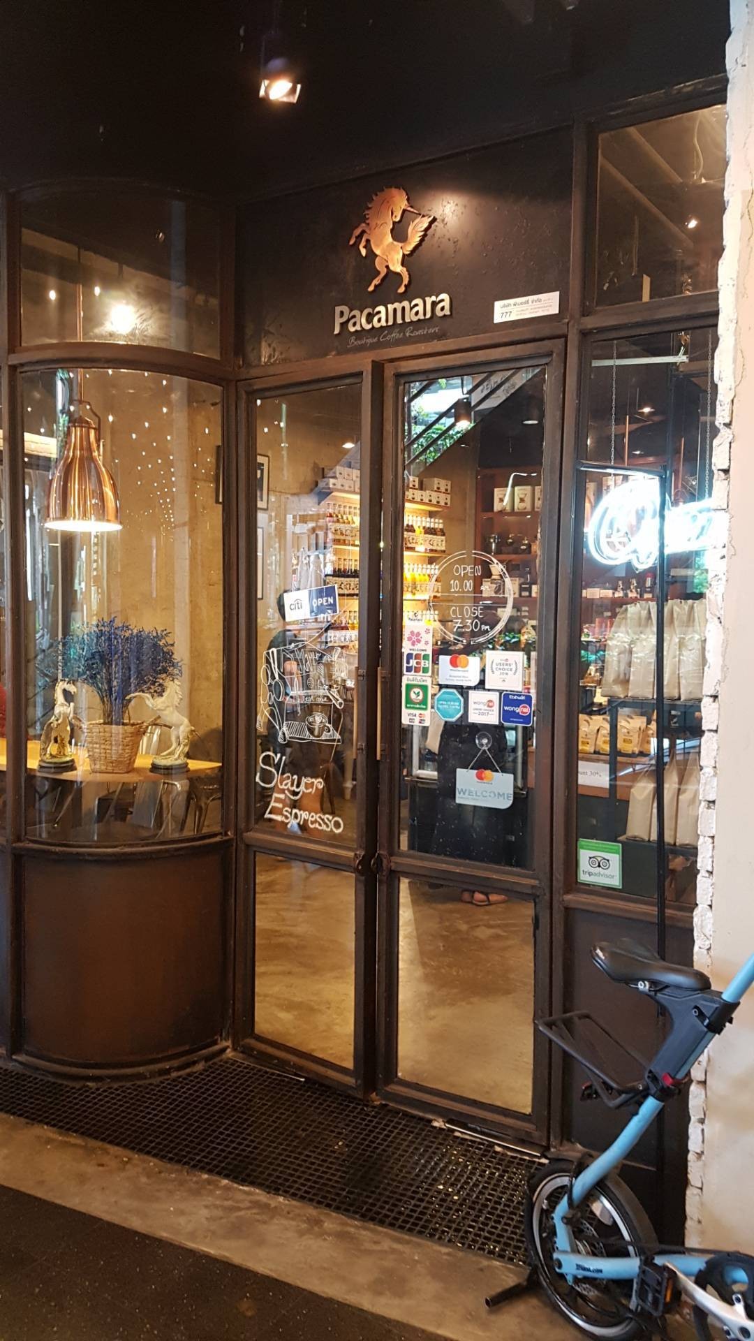 รีวิว PACAMARA Rain Hill - แค่เดินเข้าไปในร้านกลิ่นหอมของกาแฟก็เข้ามาเตะจมูกแล้ว