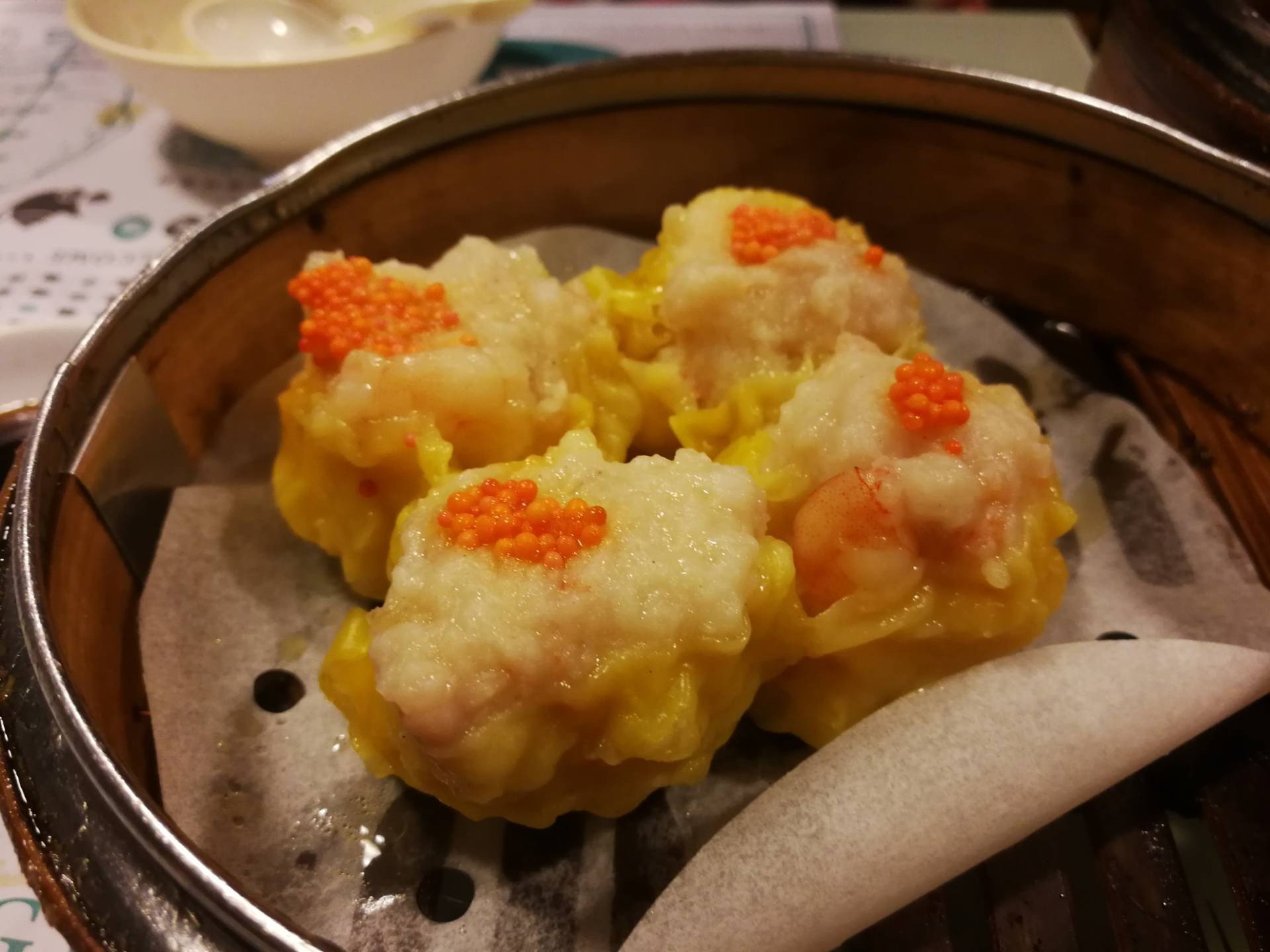ขนมจีบกุ้งไข่ปู • รสชาติกลมกล่อมกำลังดี ร้าน Dim Dim Sum (Mong kok ...