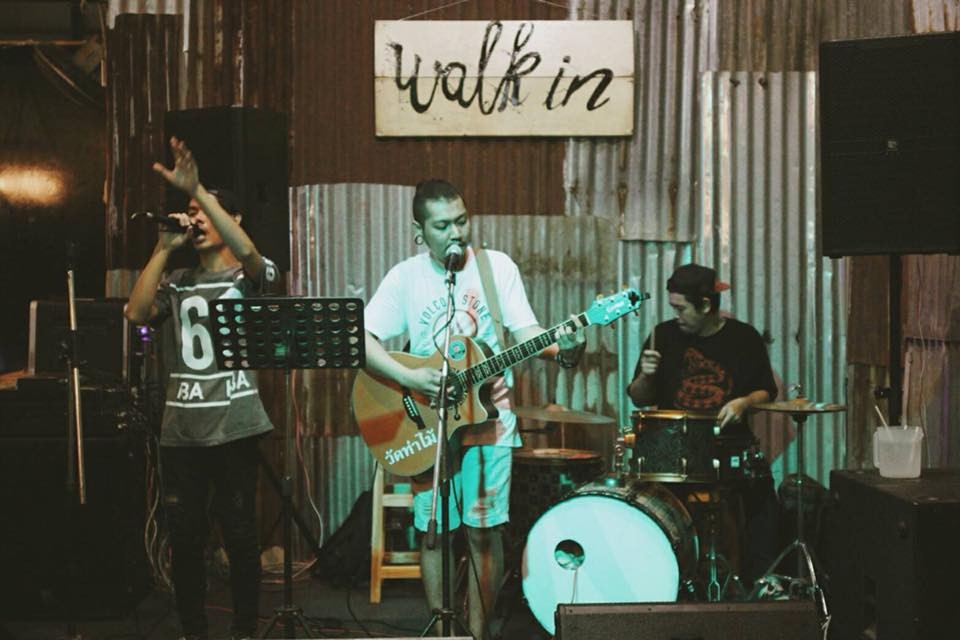 [รีวิว] ร้าน WALK IN BAR AND RESTAURANT | เมนูแนะนำ รูปภาพ ราคา - Wongnai