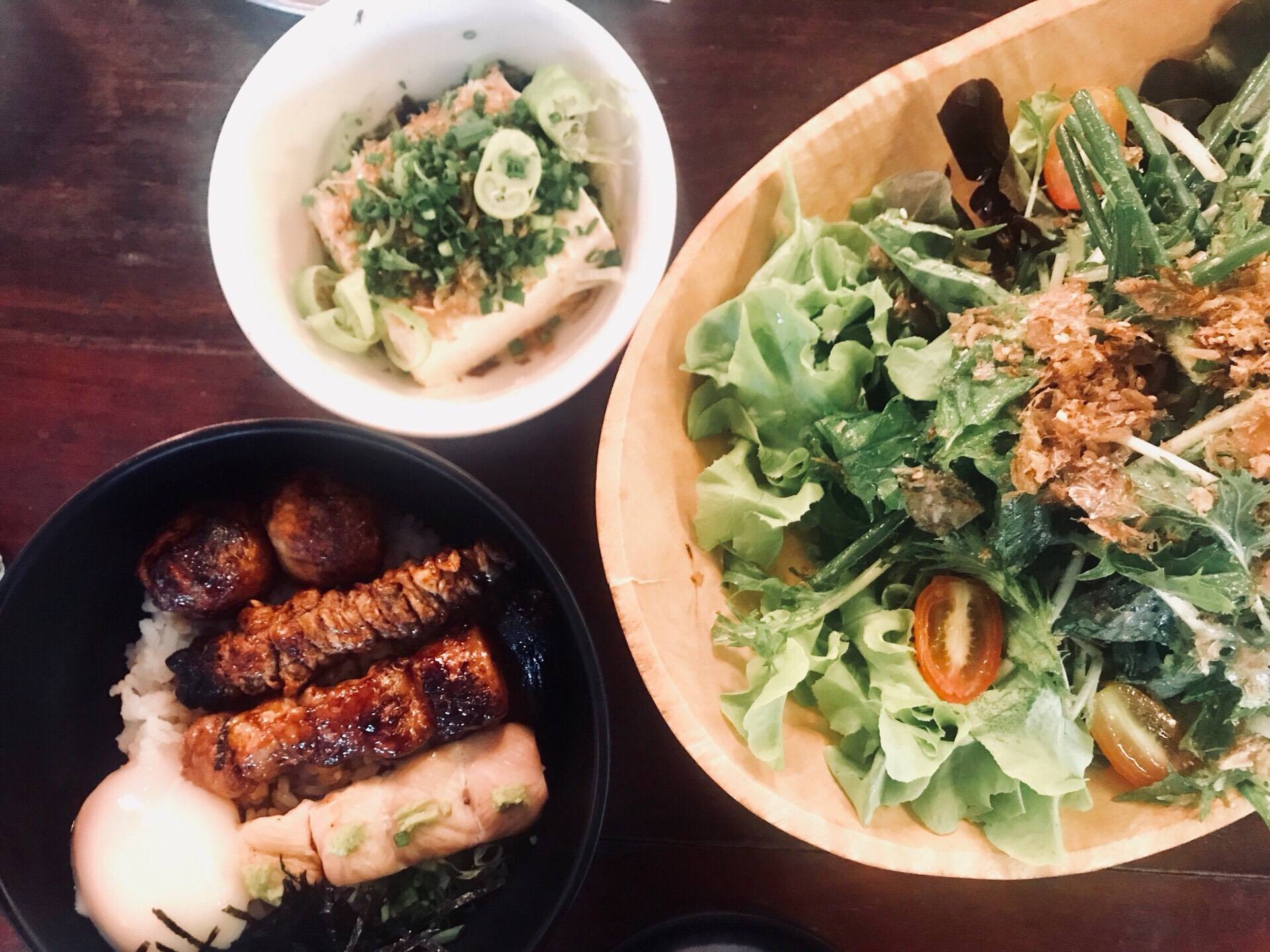 รีวิว Uma Uma Jin The Common Thonglor - Yakitori don • มิซูน่าสลัด 🥗 ...