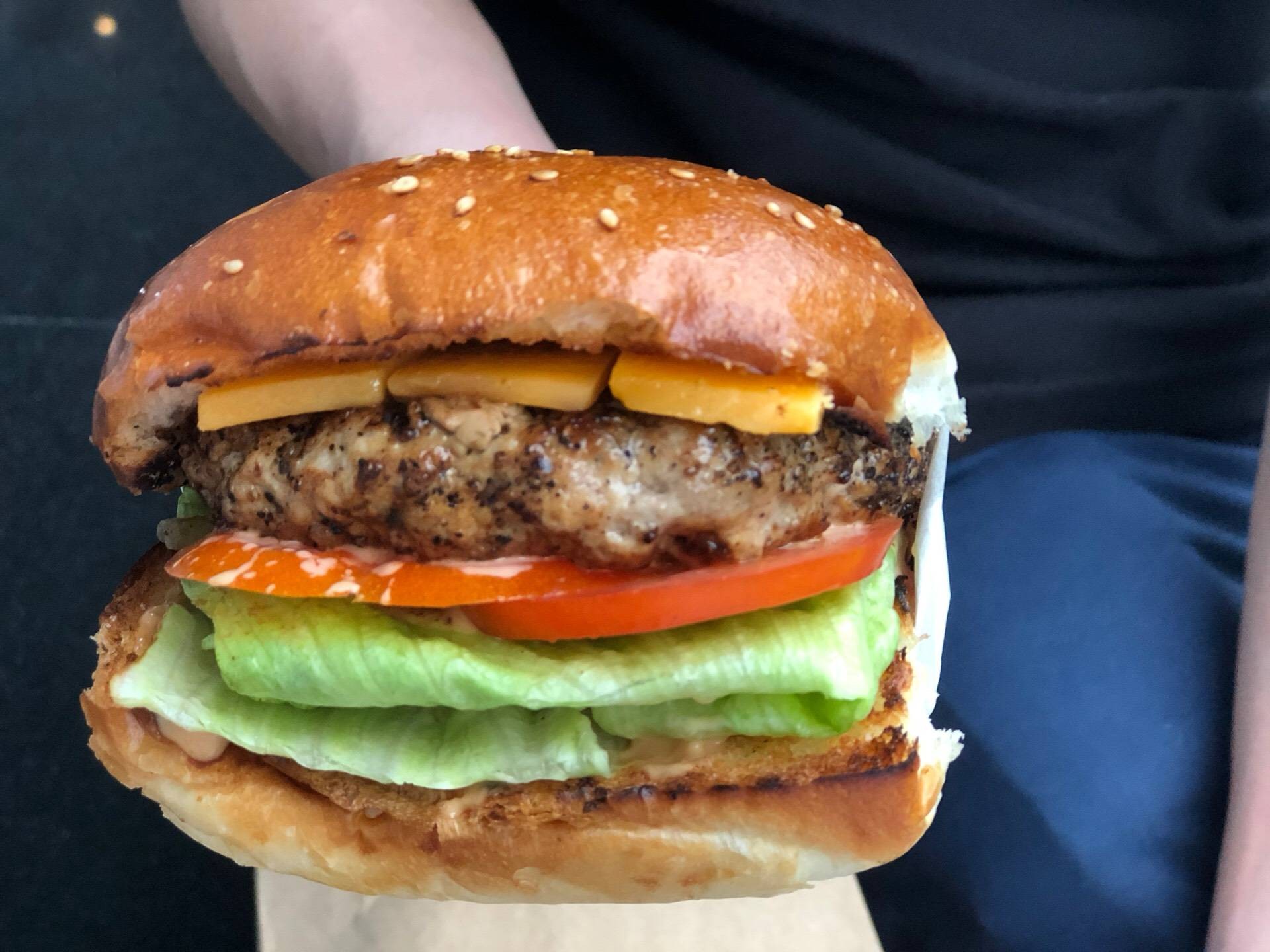 รีวิว DANIEL THAIGER สีลมซอย 8 ถนนสีลม - Daniel Thaiger : 🍔 One of the ...