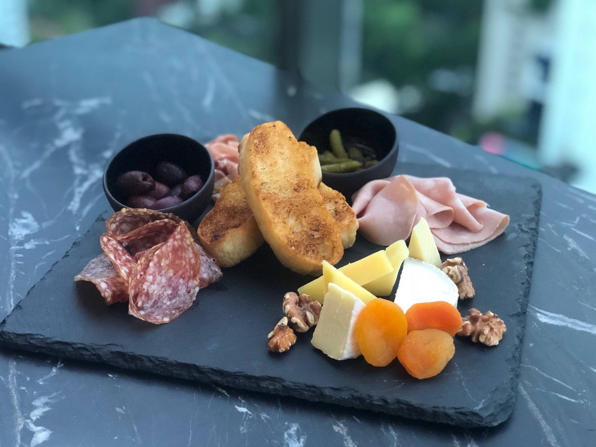 รีวิว The Marble Bar 137 Pillars Suites Bangkok - วิวดี เครื่องดื่ม ...