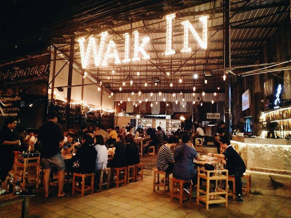 รีวิว WALK IN BAR AND RESTAURANT - ไม่เคยทำให้ผิดหวัง