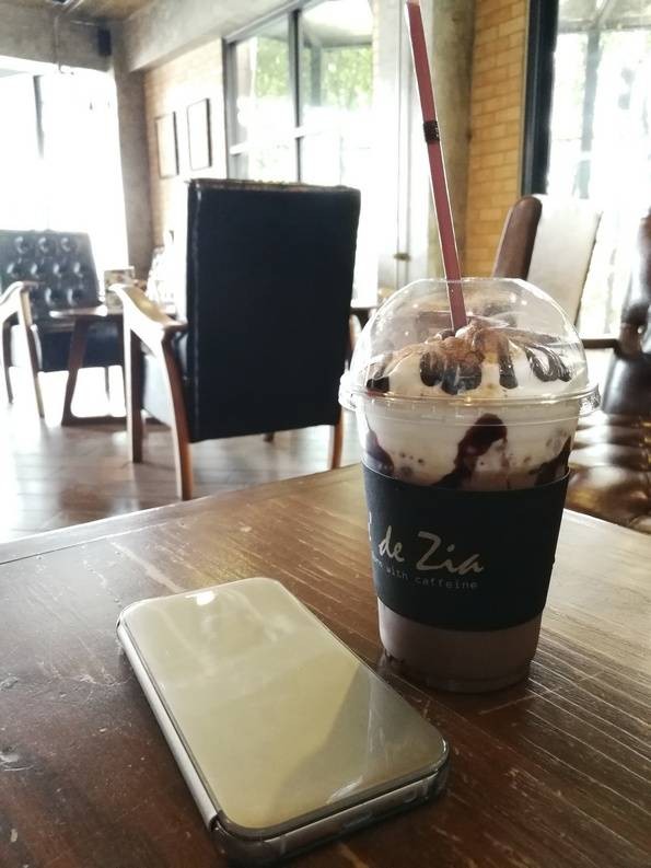 รีวิว Cafe' de Zia โรจนะ อยุธยา - ร้านกาแฟน่านั่ง ใกล้นิคมโรจนะ
