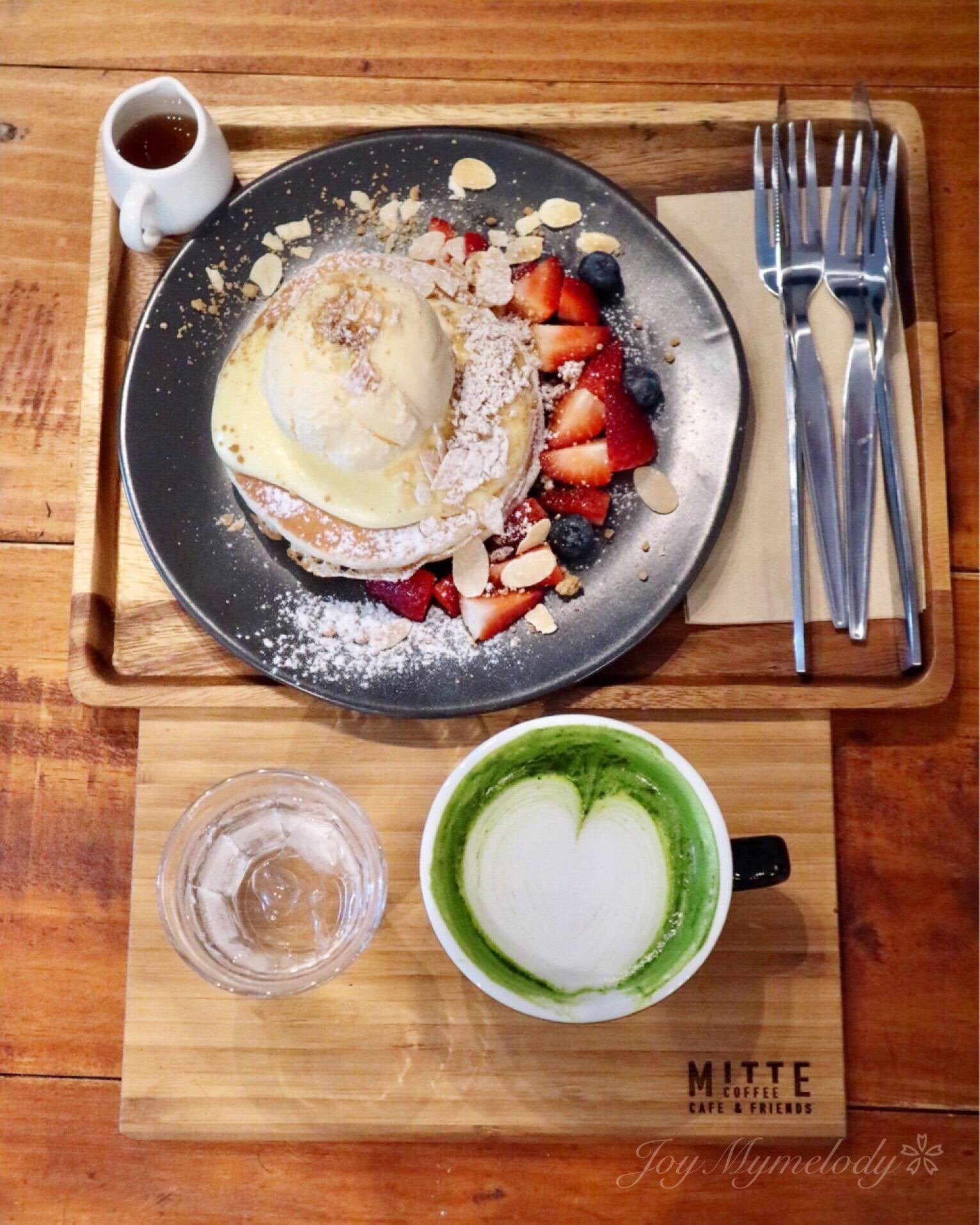 รีวิว Mitte Coffee, Cafe & Friends หมู่บ้านเมืองทองธานีโครงการ 4 - นั่ง ...