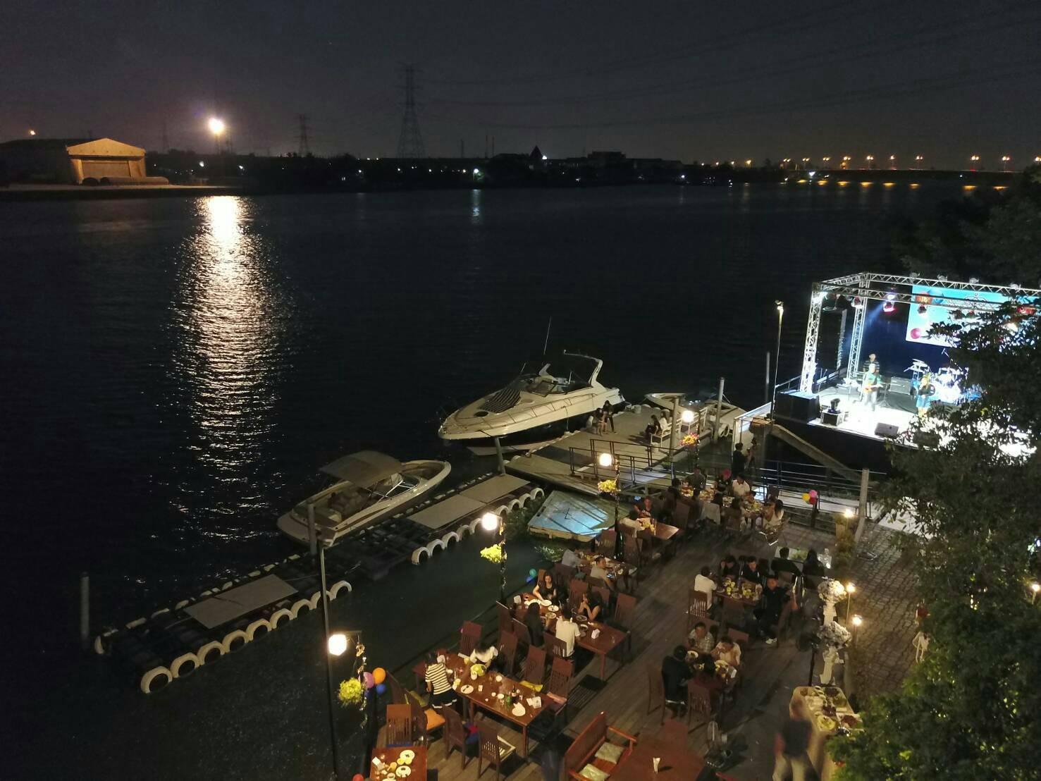 รีวิว Wine Port ริมเจ้าพระยา สะพานปทุม2 - อาหารอร่อยมีหลากหลายดี เบอร์ ...