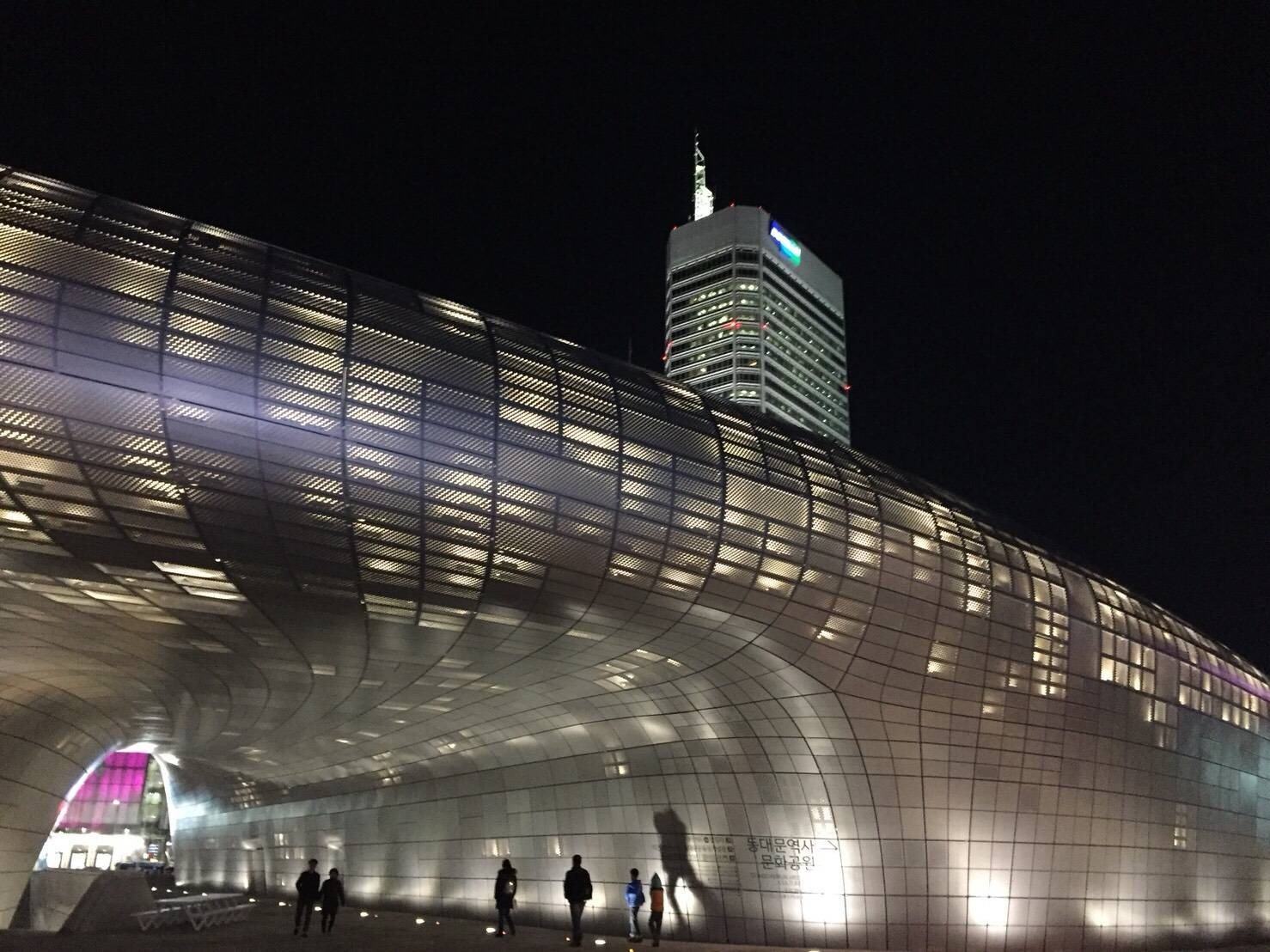 รูป Dongdaemun Design Plaza (DDP)