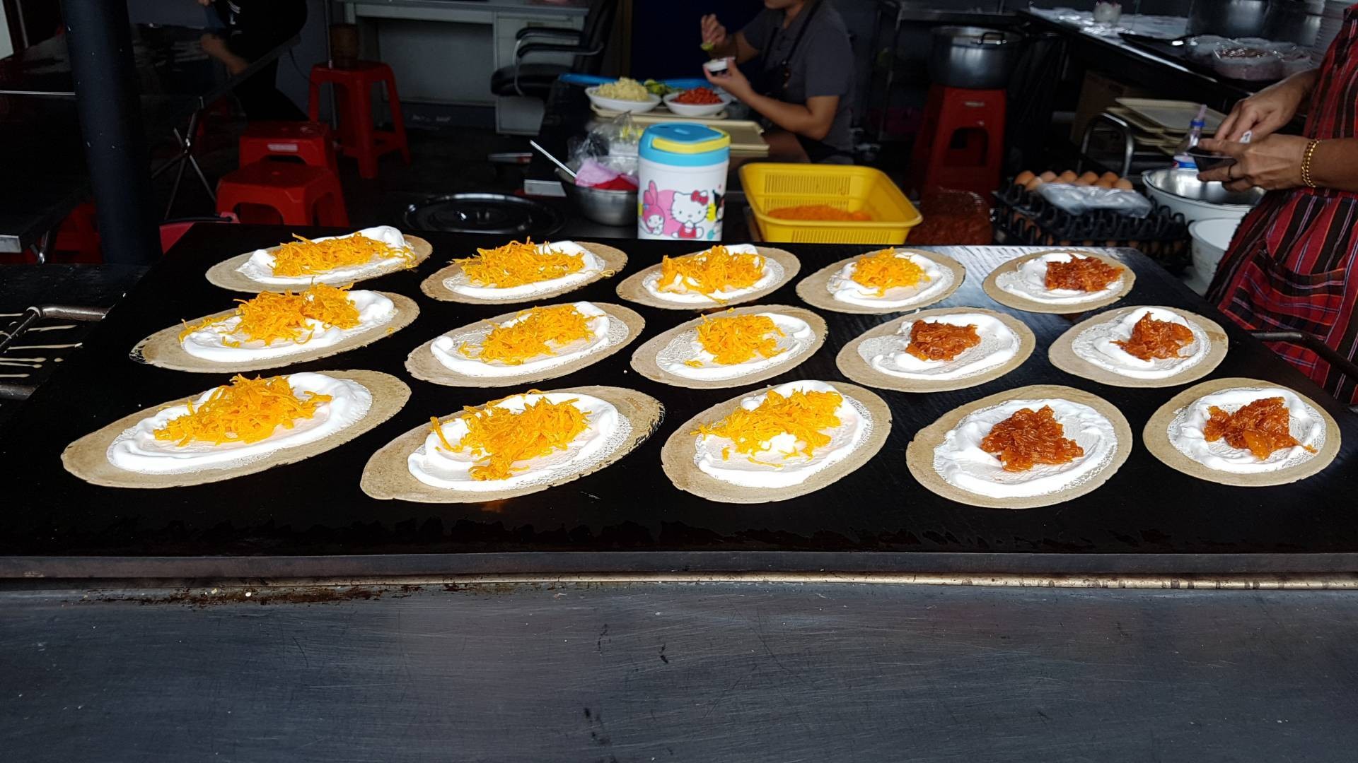 รีวิว ขนมเบื้องหวานผึ้งน้อย วังหิน-โชคชัย4 - แป้งบางกรอบต้องทานตอนร้อนๆ ...