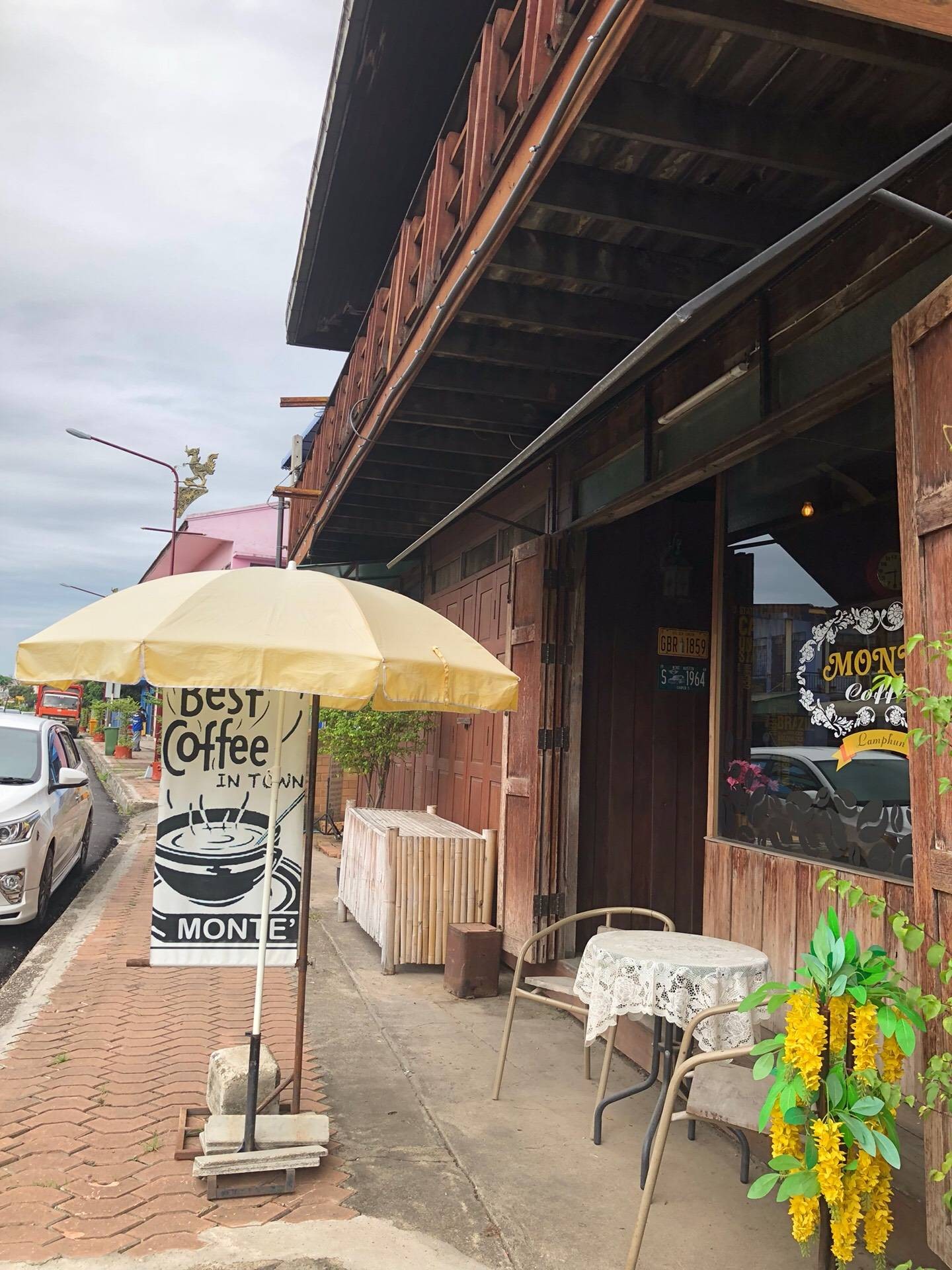 รีวิว Monte' Coffee @ Lumphun - บรรยากาศดี กาแฟเข้มอร่อย