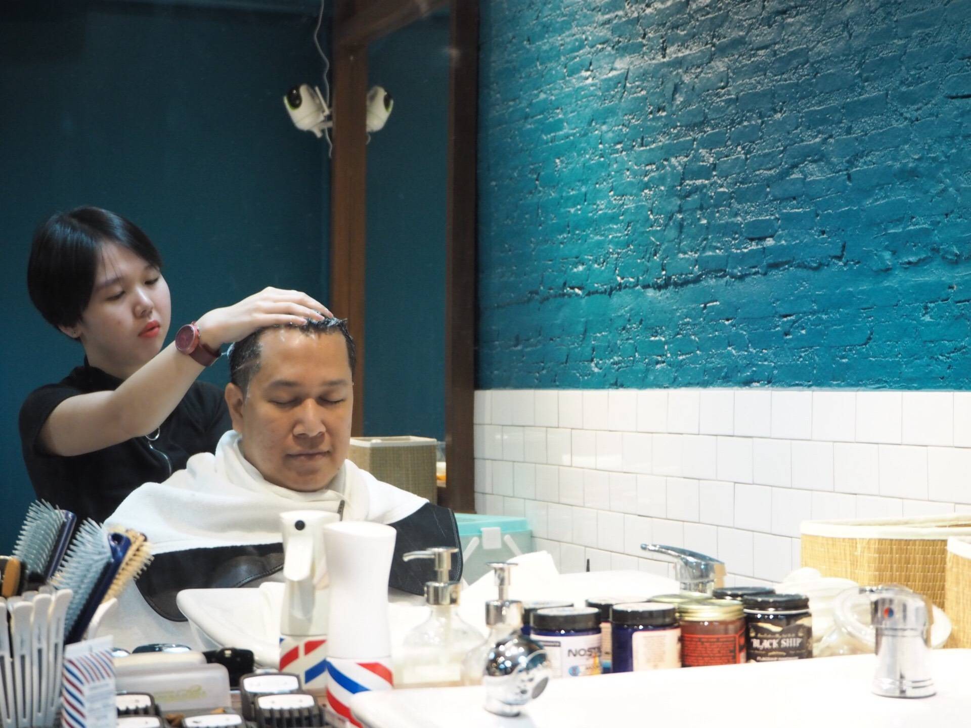 ร้าน The Esquire Barber Club