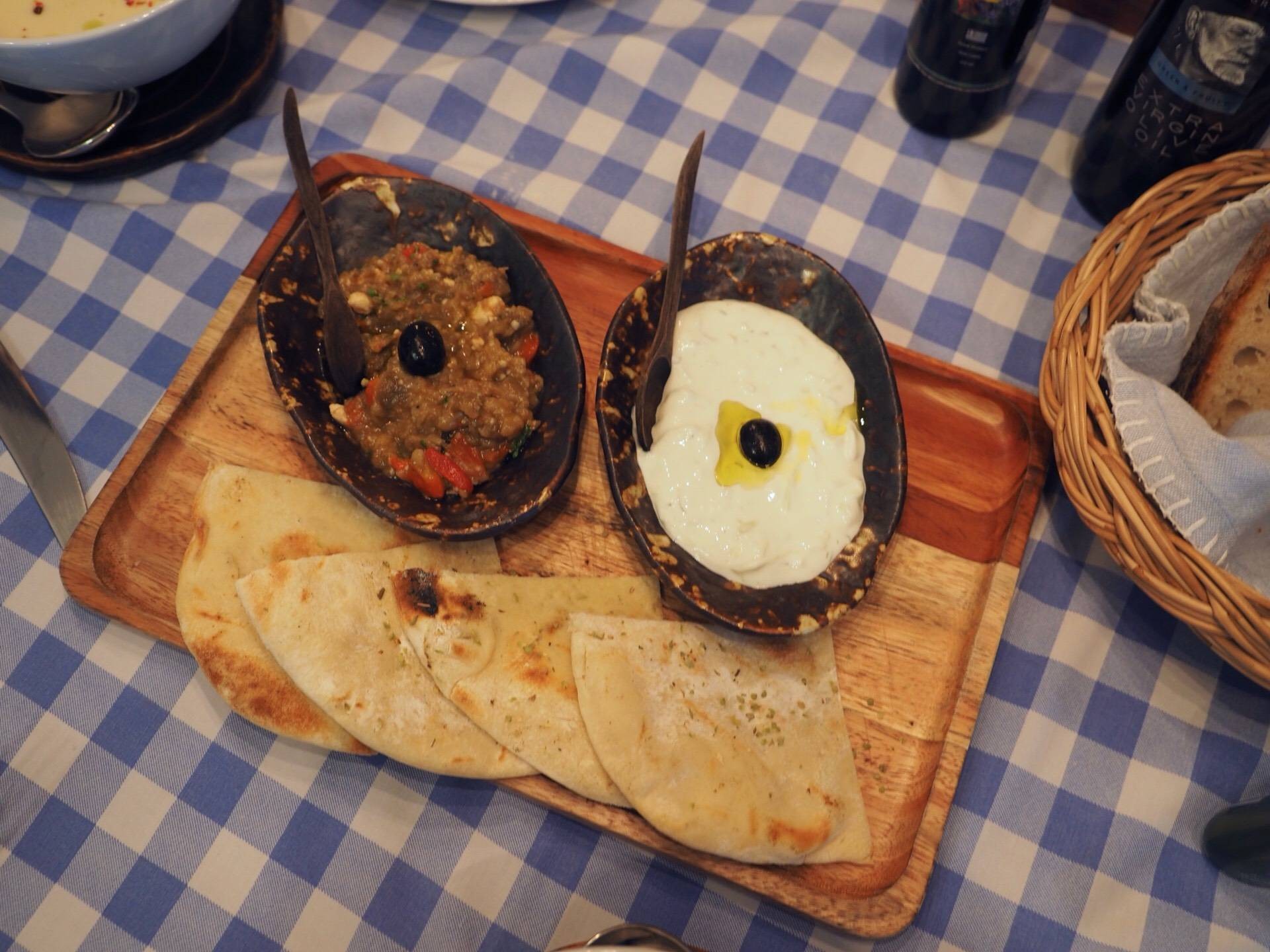 รีวิว AVRA Greek Georgian Restaurant - มินิ Mykonos ใจกลางสุขุมวิท