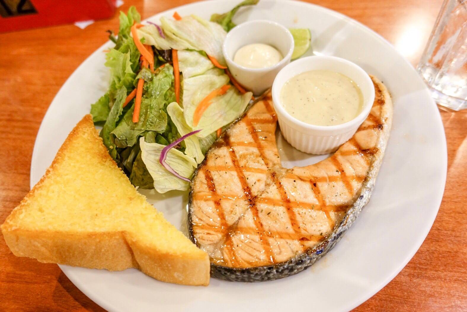 รูป Eat Am Are เซ็นเตอร์วัน