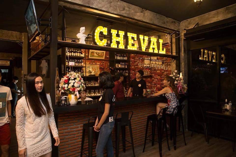 รีวิว Cheval Bar&bistro - บรรยากาสดี เส้นทางไปที่ร้านสะดวก ที่สำคัญ ...