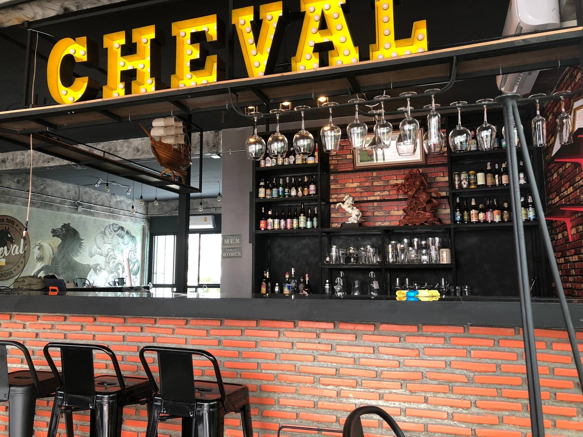 รีวิว Cheval Bar&bistro - อาหารอร่อย บรรยากาศดี ราคากันเอง