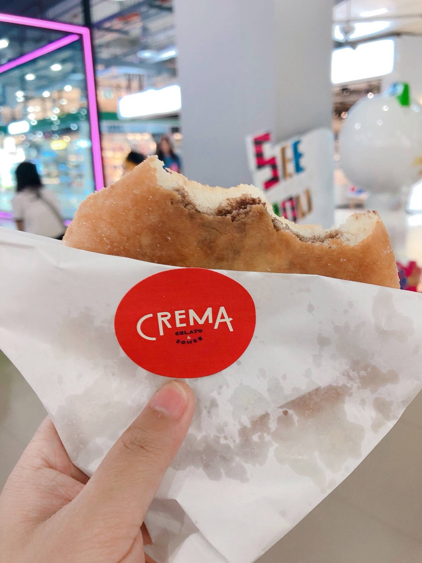 รีวิว Crema gelato & bombe siam square one - โดนัทนุ่ม แต่ไส้ไม่ทะลัก 😰