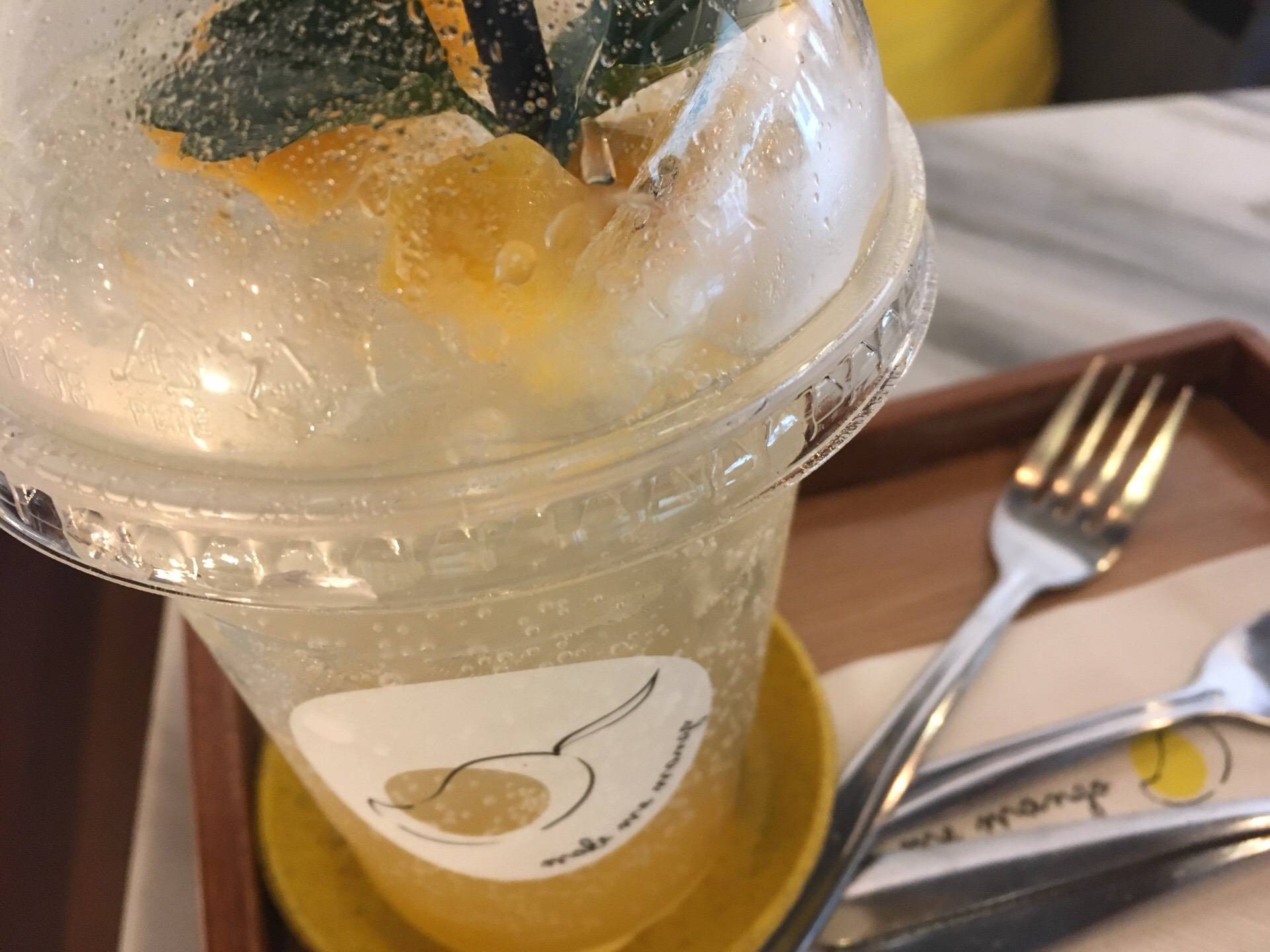 รีวิว Make Me Mango ท่าเตียน - ร้านสวย มะม่วงเต็มไปหมด