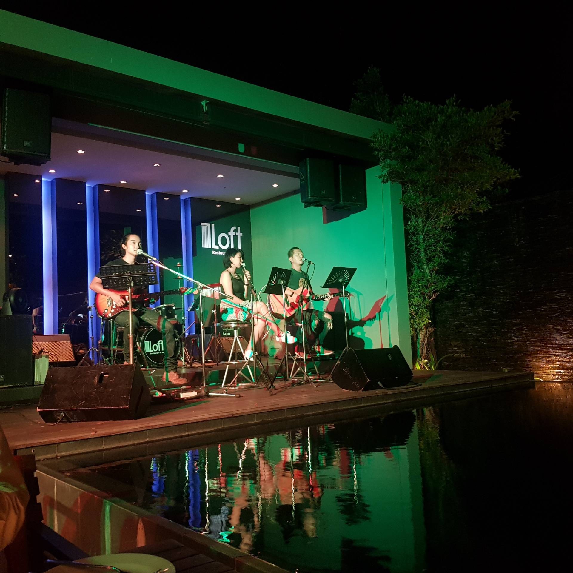 รีวิว Loft Restaurant & Bar - ร้านชิล อาหารอร่อย เพลงเพราะ บริการดี