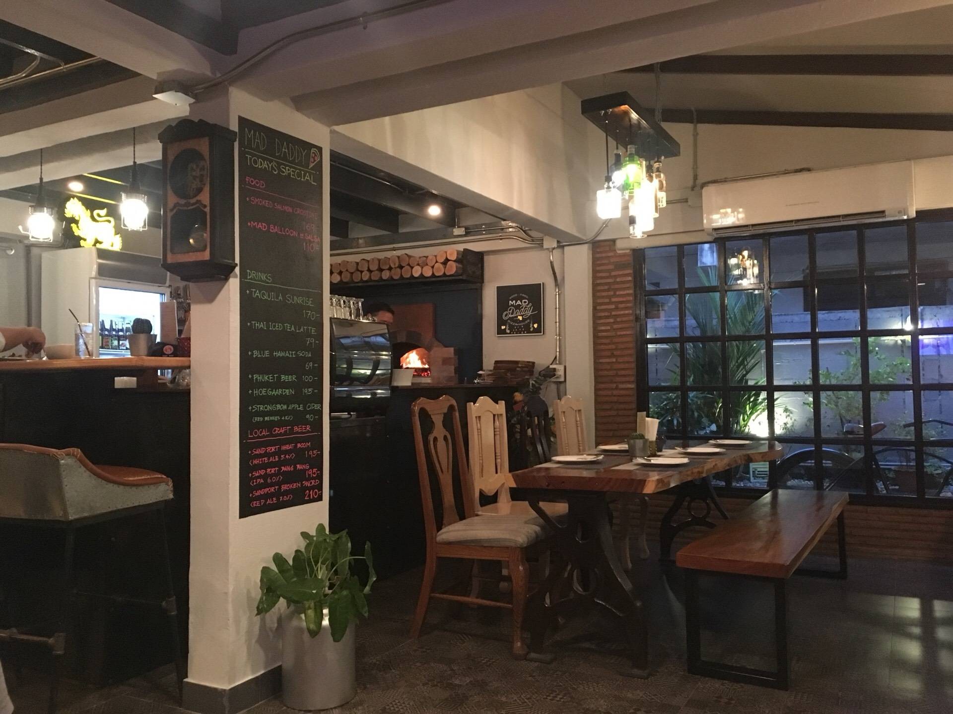 รีวิว MAD DADDY PIZZA HOUSE ประชาชื่น Prachachuen - พิซซ่าเตาถ่านในบ้าน ...