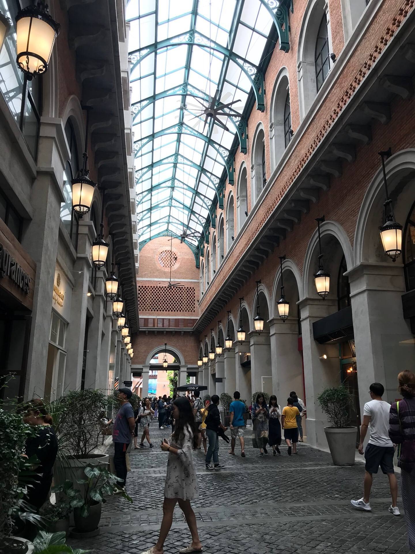 One Nimman (วันนิมมาน) - รีวิวสถานที่ท่องเที่ยว