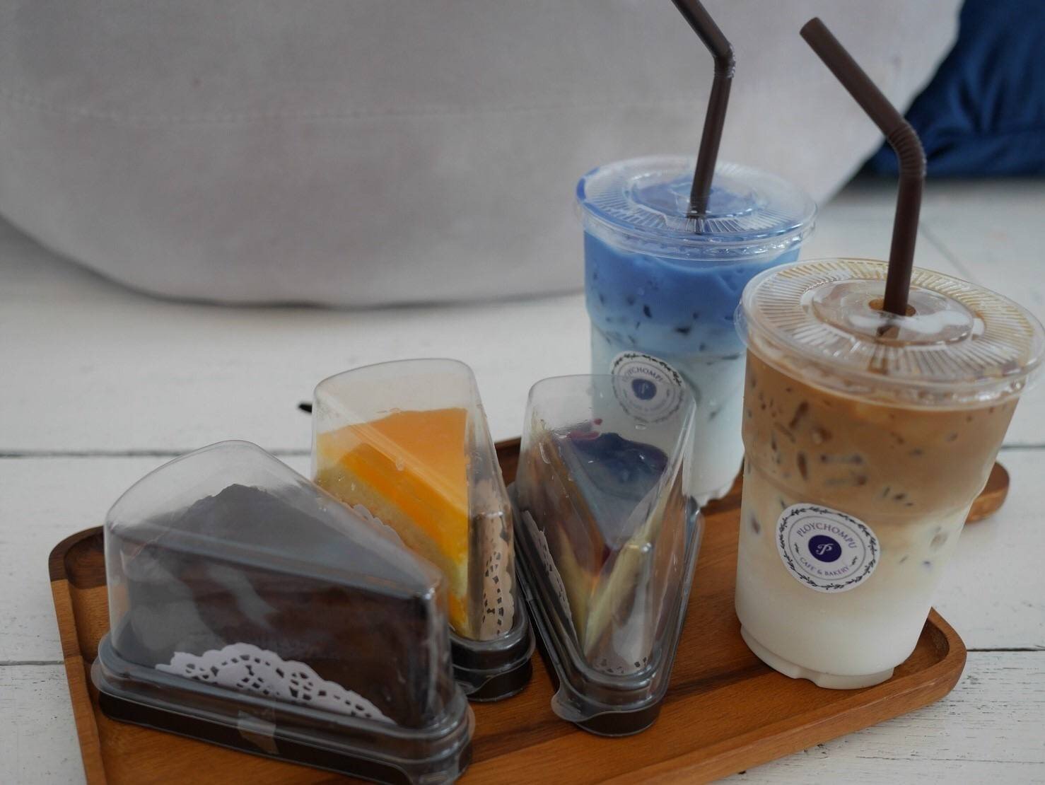 รีวิว Ploychompu Cafe - กาแฟหอมกรุ่น. ชารสละมุน