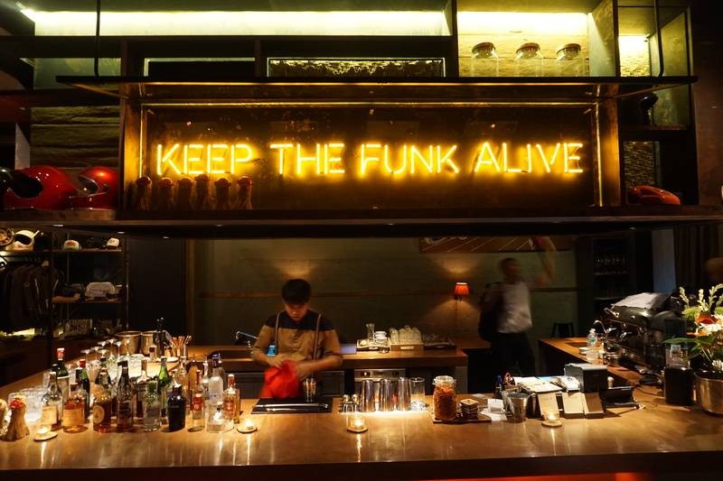 รีวิว Funky Lam Kitchen - i้านอาหารลาวแบบฟิวชั่น บรรยากาศชิลล์