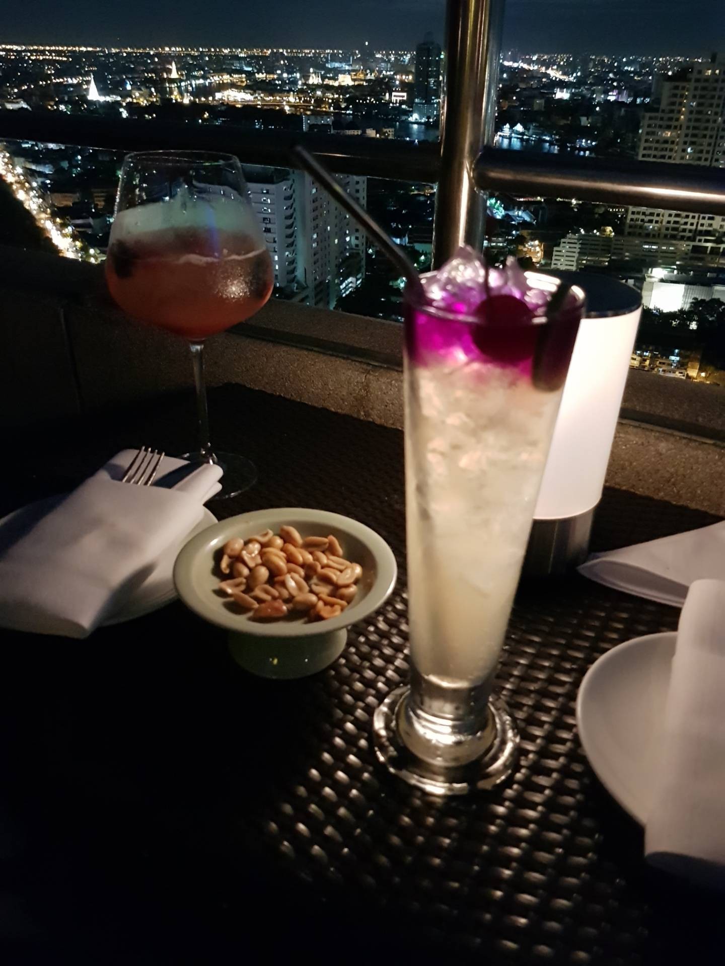 รูป Three Sixty Lounge Millennium Hilton Bangkok Hotel - Wongnai