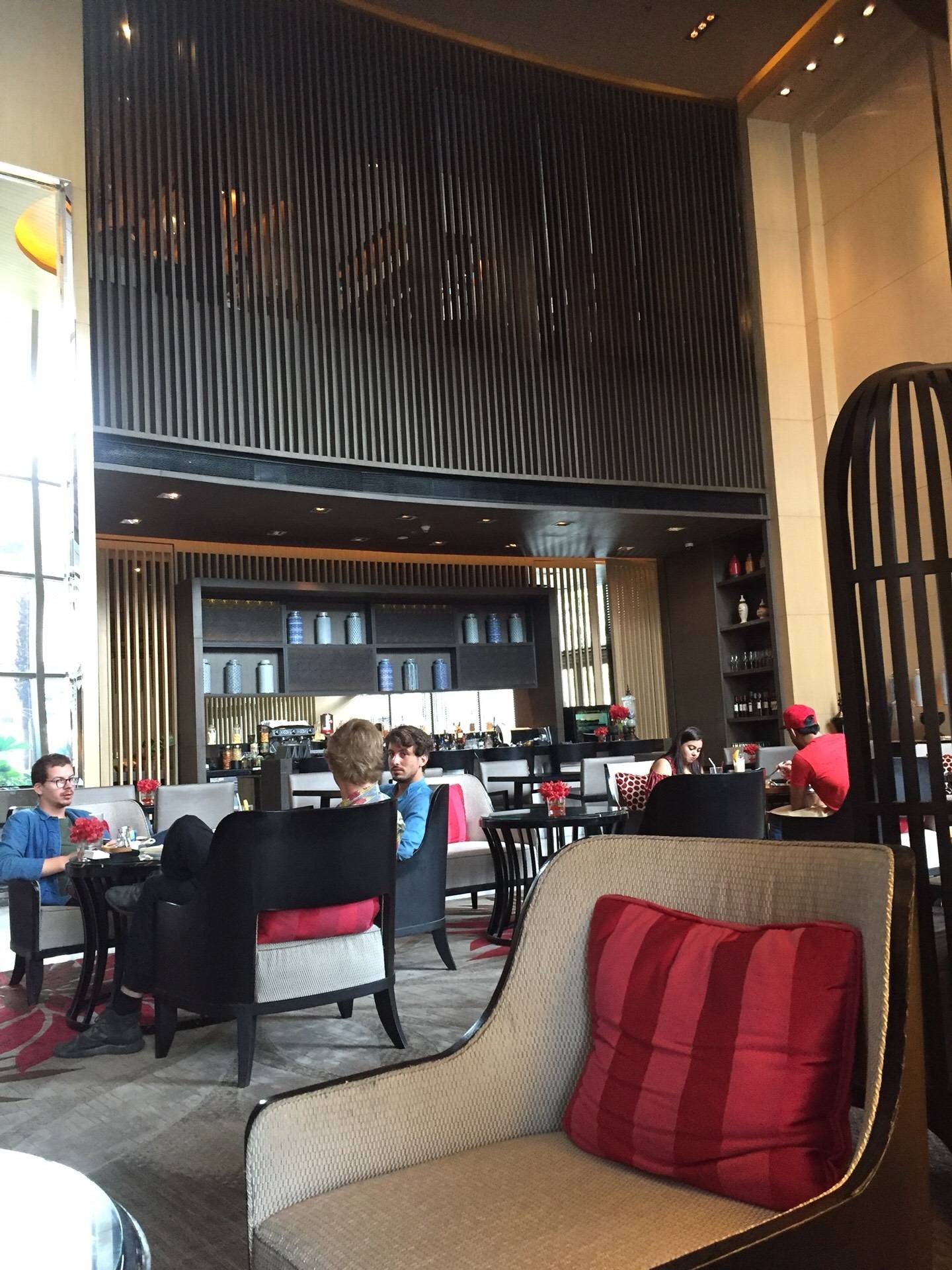 รีวิว Lobby Lounge Marriott Sukhumvit 57 - พนักงานบริการดี ปอเปี๊ยะกุ้ง ...