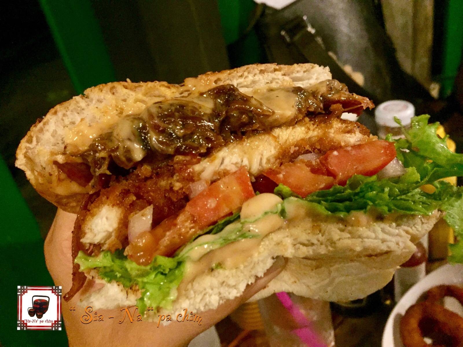 HAM BURGER • ขนมปังอร่อย ซอสก็อร่อย นี่ขนาดเป็นไก่ยังอร่อยขนาดนี้ ถ้า ...