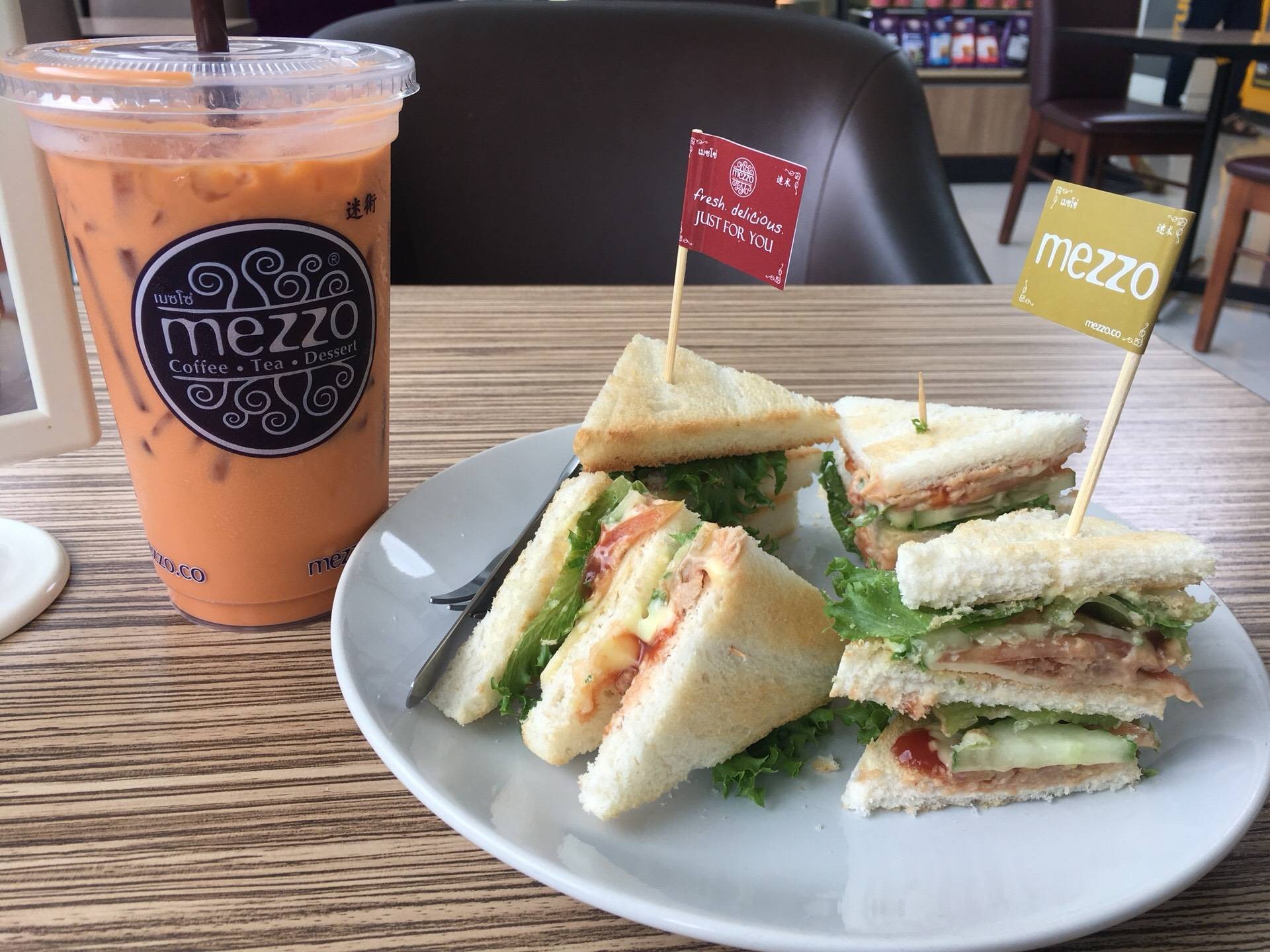 รีวิว Mezzo Coffee อาคารบางกอก ทาวน์เวอร์ - รองท้องง่ายๆยามบ่าย - Wongnai