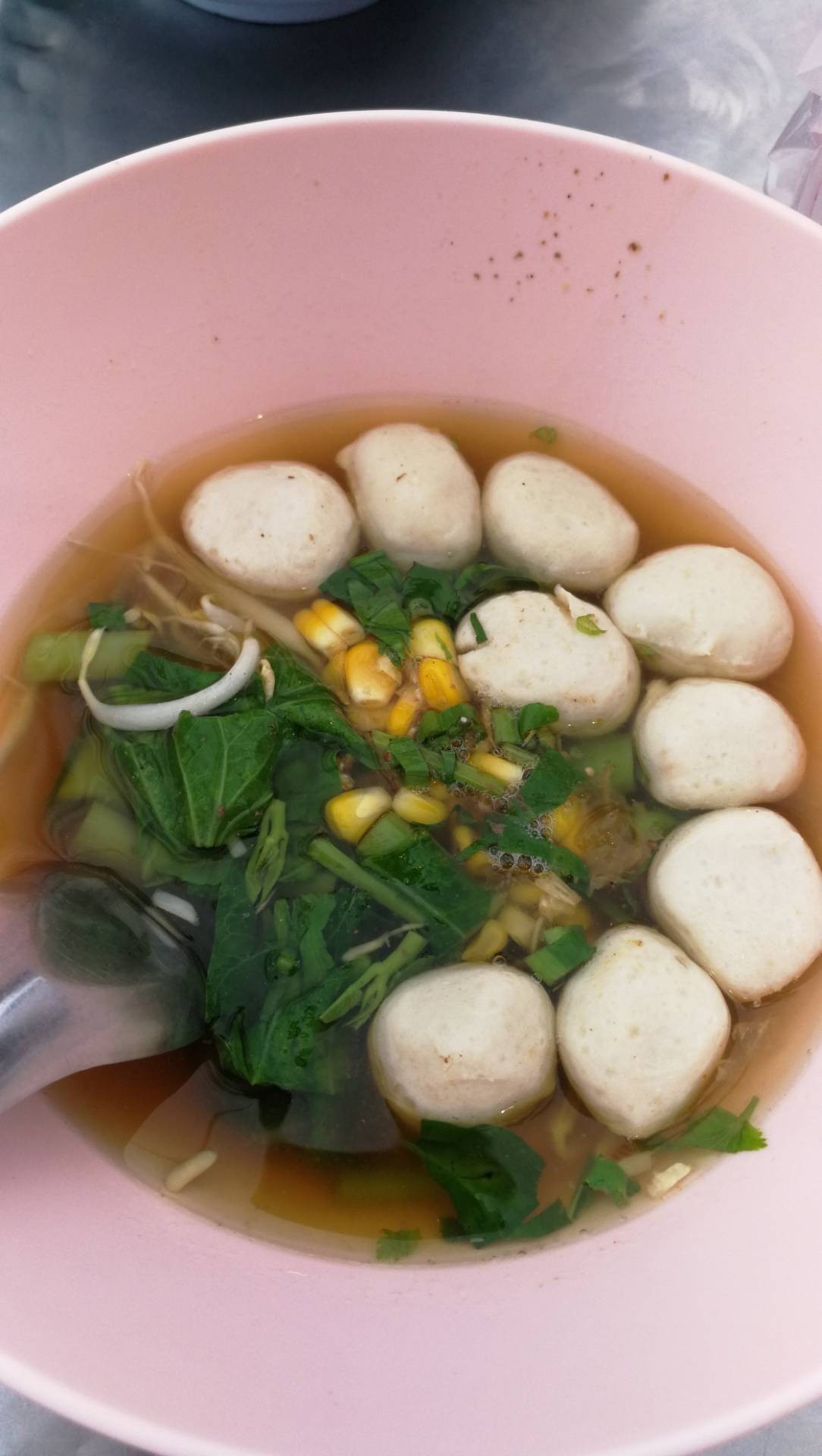 รีวิว ก๋วยเตี๋ยว ลูกชิ้นปิ้งจอมยุทธ ลูกชิ้นอร่อย ก๋วยเตี๋ยวใส่ข้าวโพด