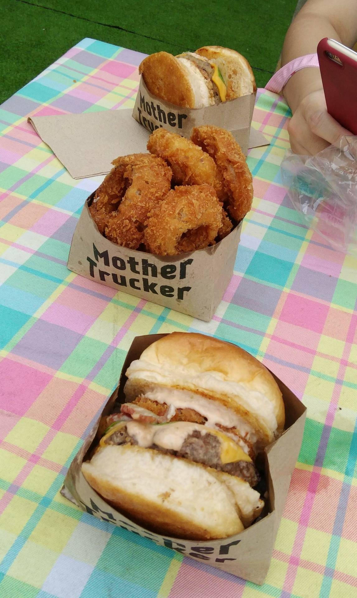 รีวิว Mother Trucker Burger - อร่อยเหมือนเดิม แต่ราคาถูกลง