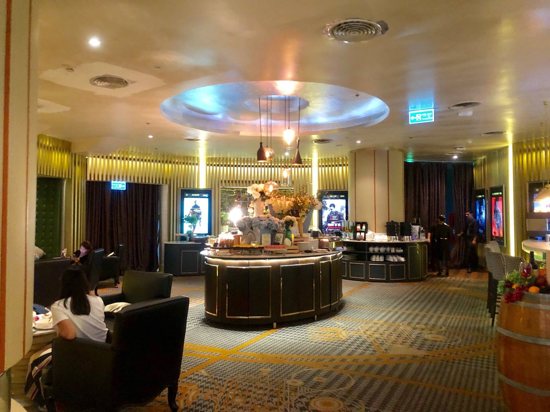 รูป Lounge of the embassy diplomat screens เซ็นทรัล แอมบาสซี่