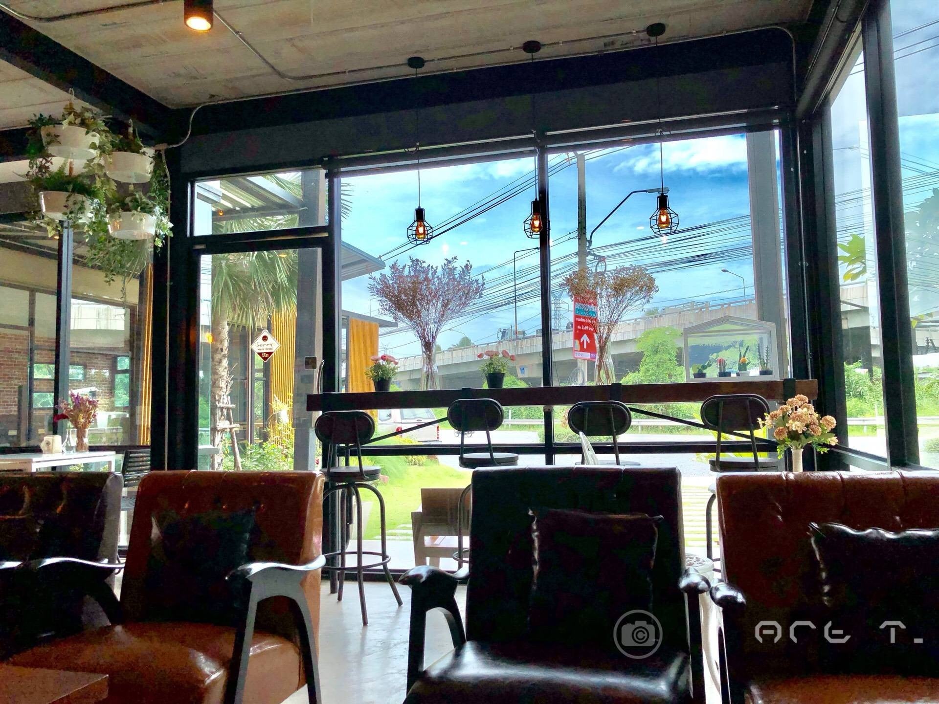 รูป The Loft Cafe & Bistro - Wongnai