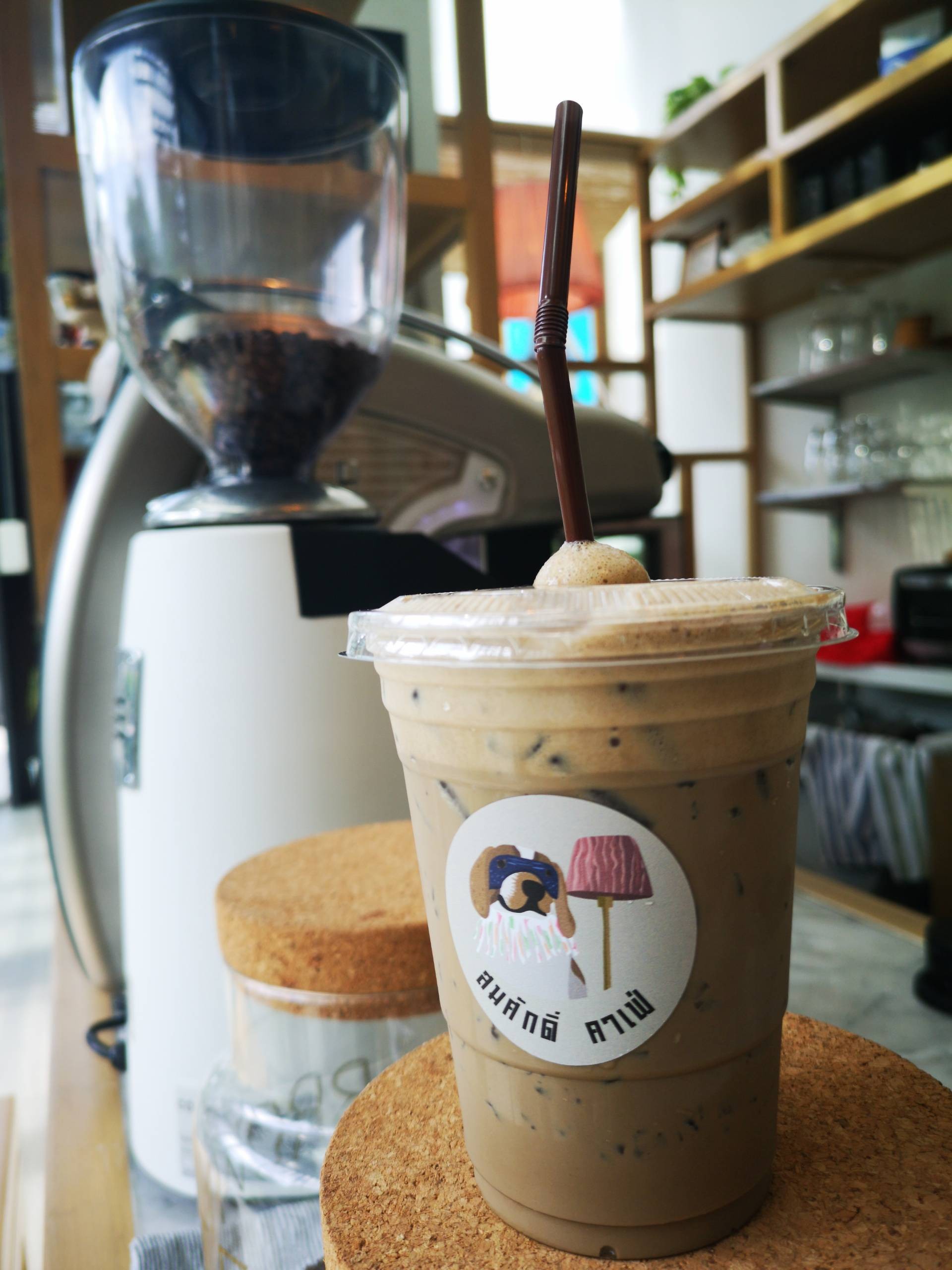 รีวิว SomSak Cafe - กาแฟอร่อยมากๆ ร้านน่านั่ง บรรยากาศดี ถ่ายรูปสวย