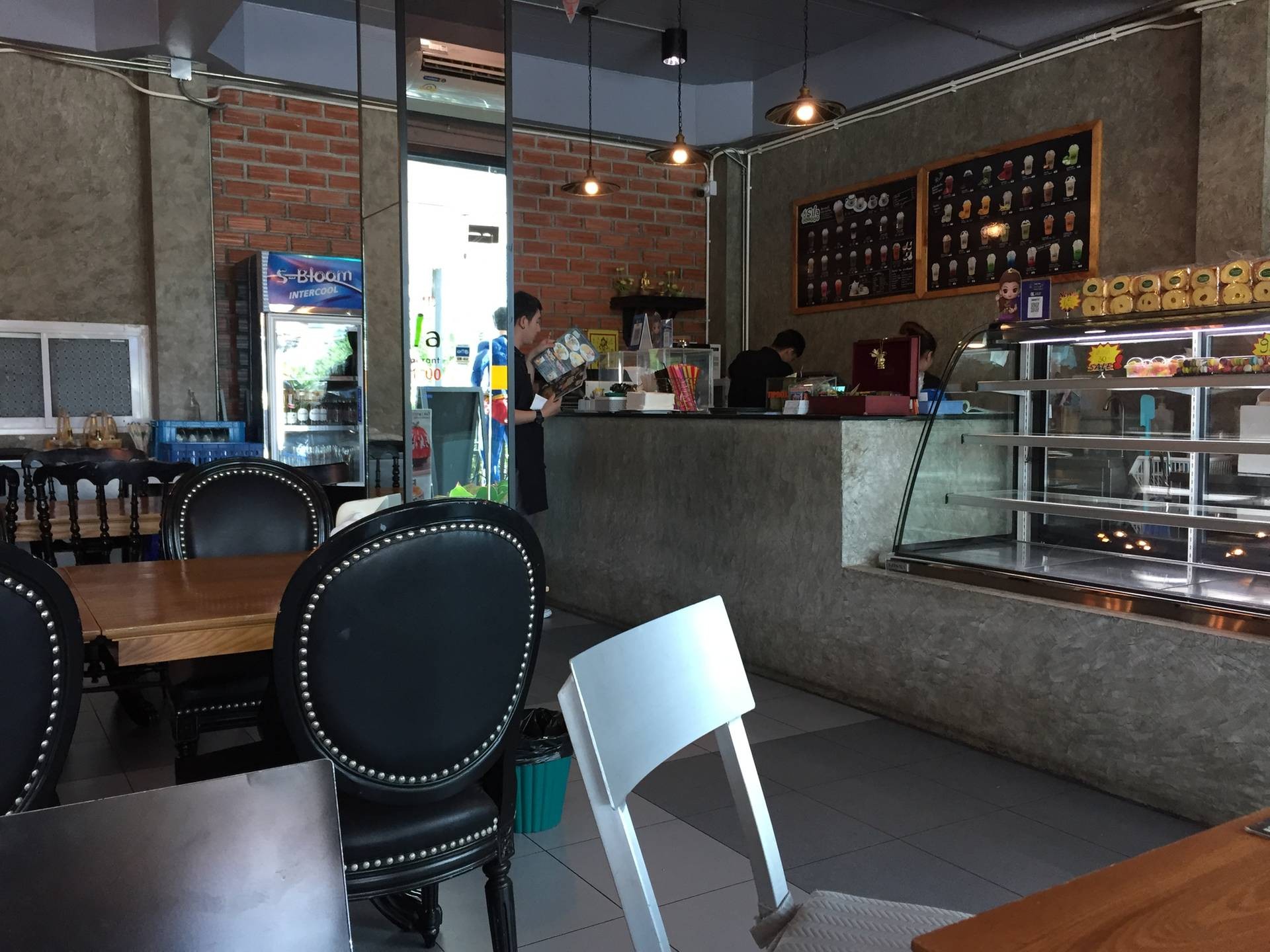 รีวิว AMATA CAFE by Sila - อาหารรสชาติใช้ได้ แต่บริการค่อนข้างแย่