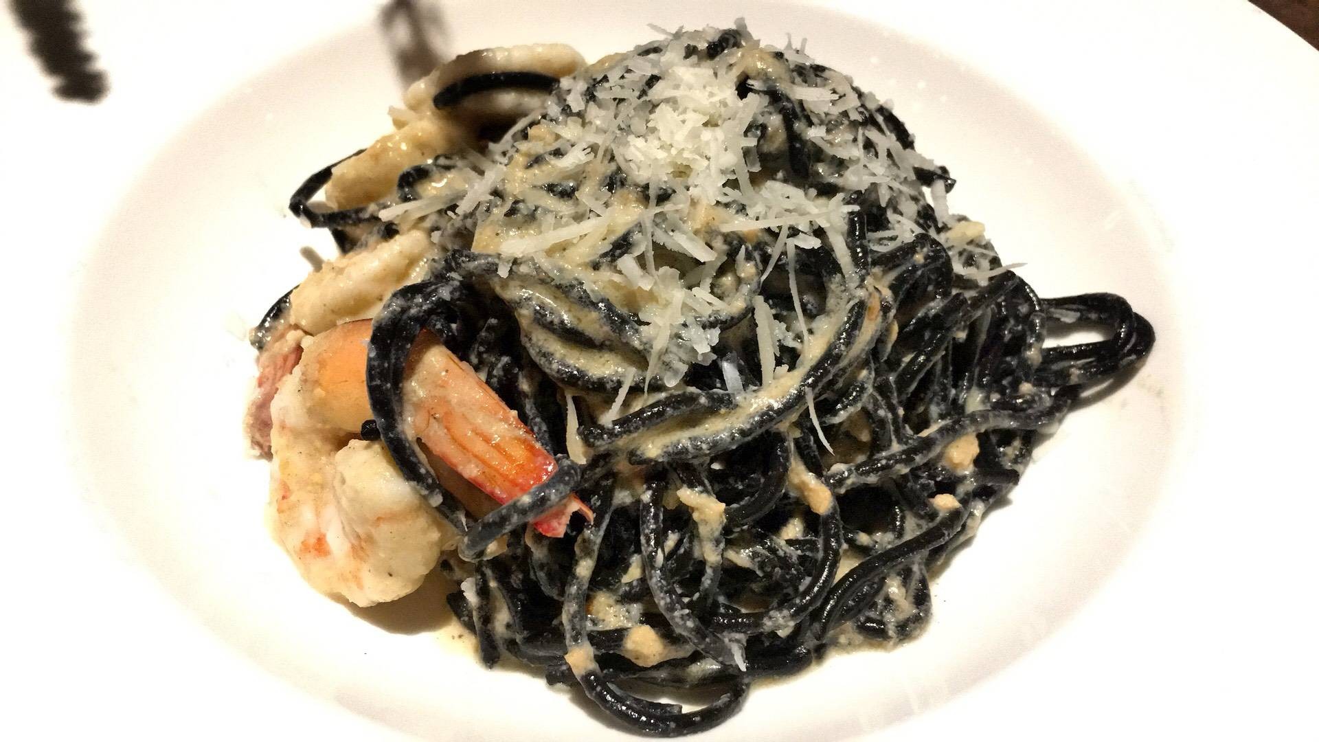 รีวิว SNABS Bistro & Bar - ร้านสวยน่านั่ง อาหารสั่ง 3 จาน อร่อย 1 จาน