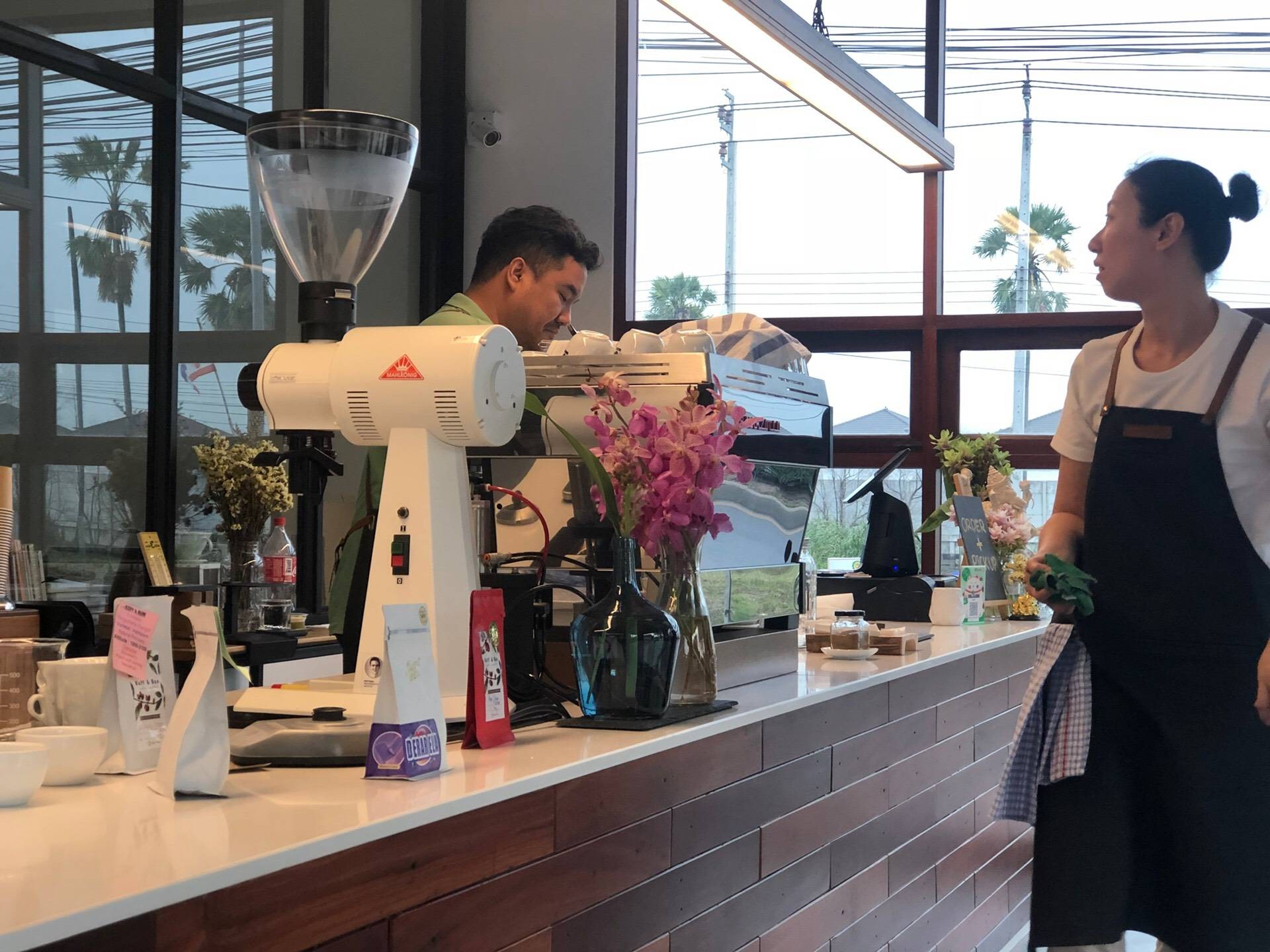 รีวิว Handmaker Coffee & Co. ราชพฤกษ์ - กาแฟดริปดีมากกกกค่ะ ร้านสวย สงบ ...