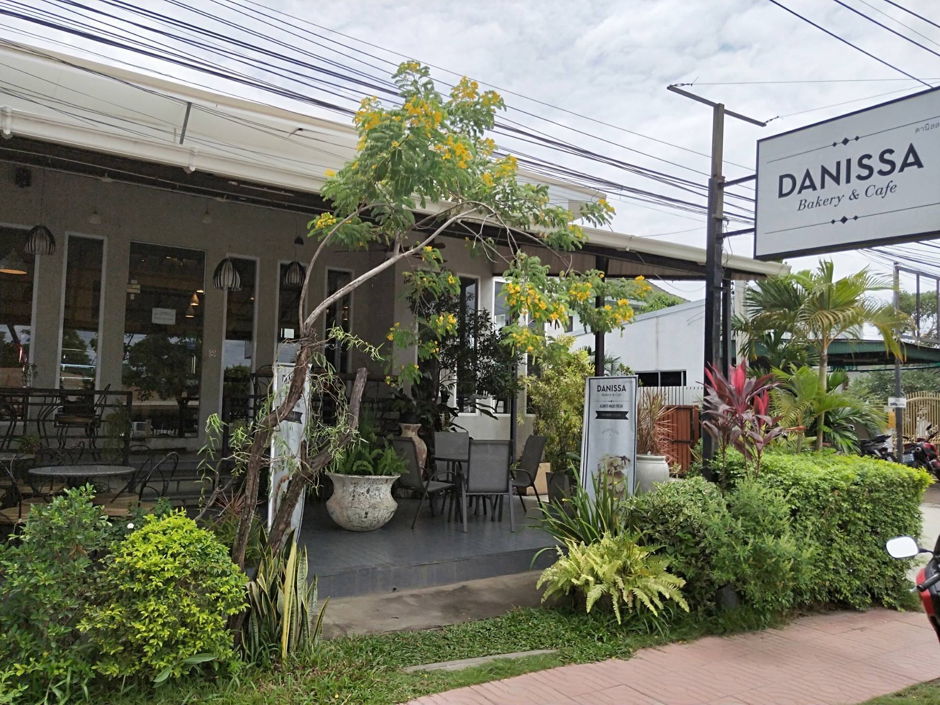 รีวิว Danissa Bakery and Cafe - อร่อยยามเที่ยง