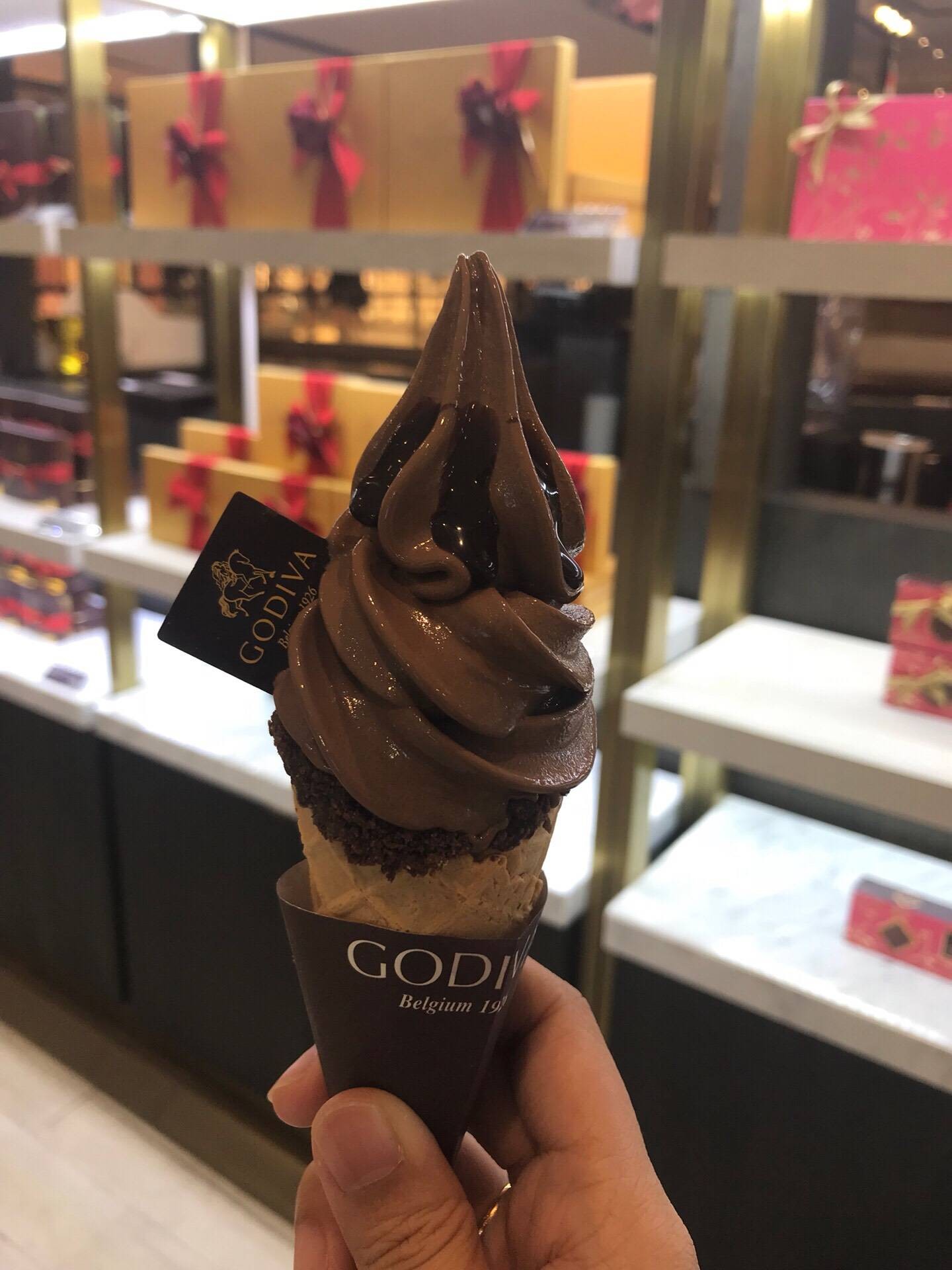 รีวิว GODIVA เซ็นทรัลปิ่นเกล้า - ตั้งใจจะมาซื้อไอศกรีม แต่ดันได้ทานฟรีเฉย