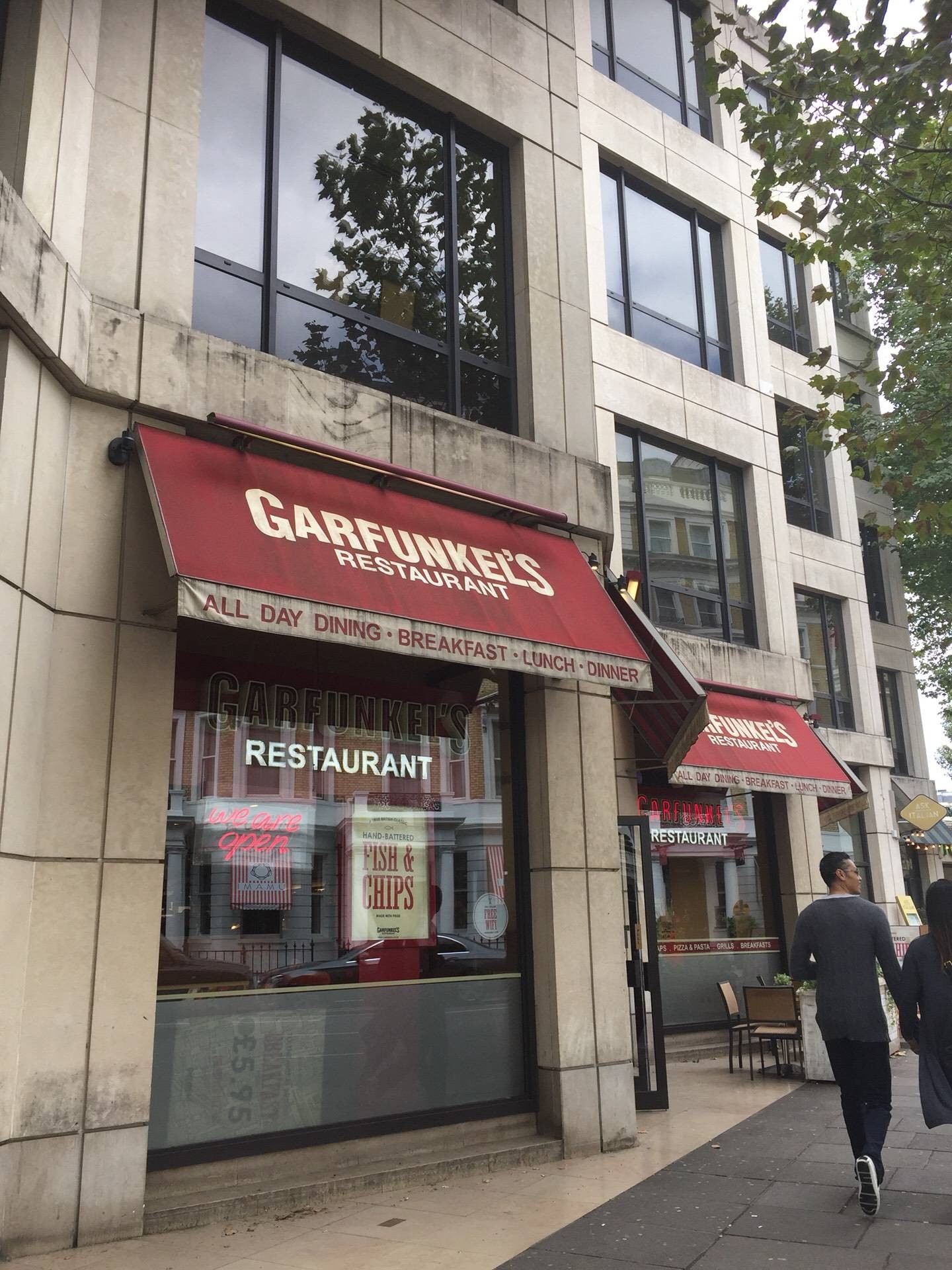 รีวิว Garfunkel’s Restaurant - อาหารอร่อย ใกล้โรงแรมฮอลิเดย์อินน์เอกซ ...