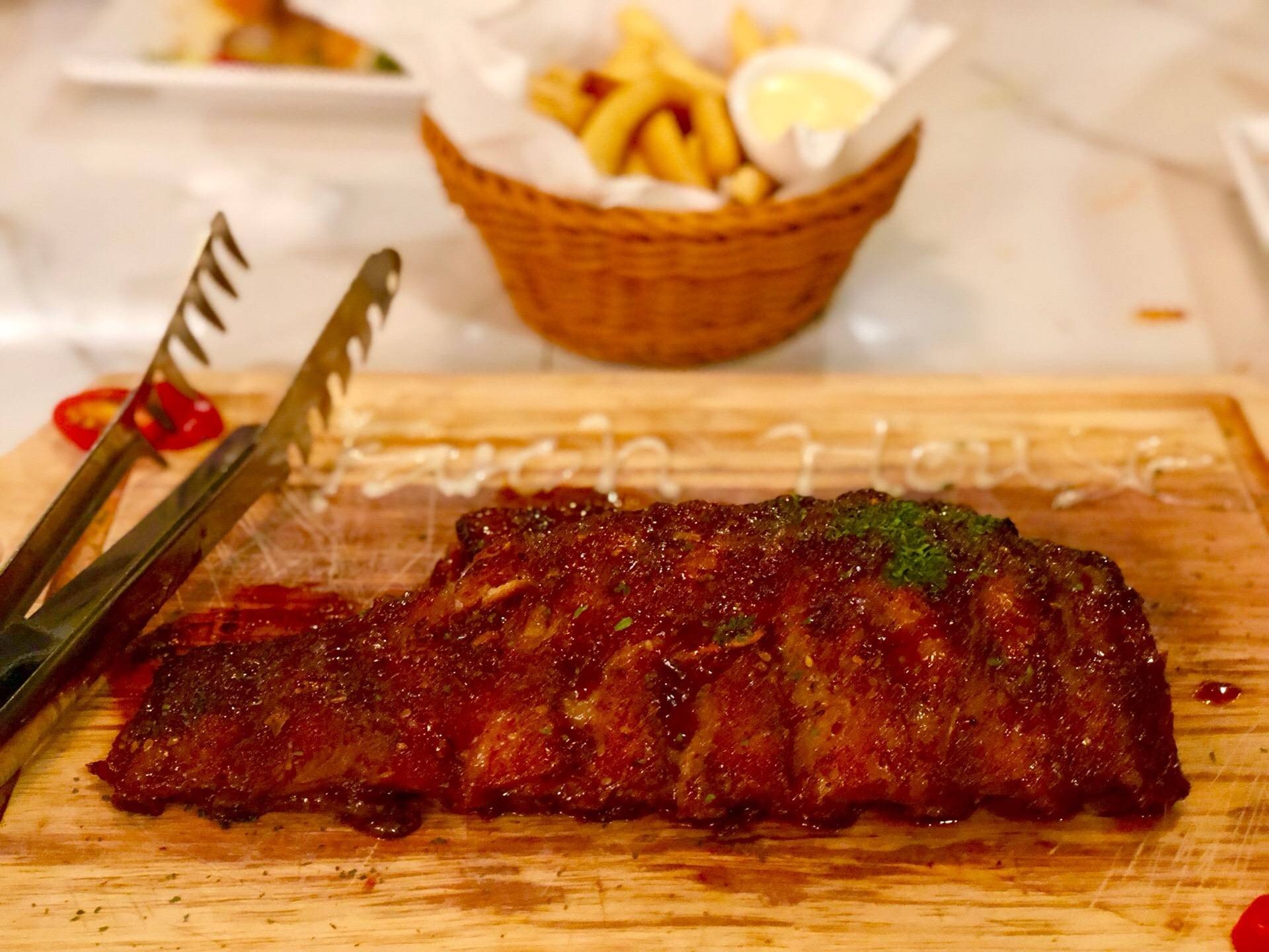 รีวิว Faroh House Restaurant & Wine - เมนูซี่โครงอร่อยค่ะ