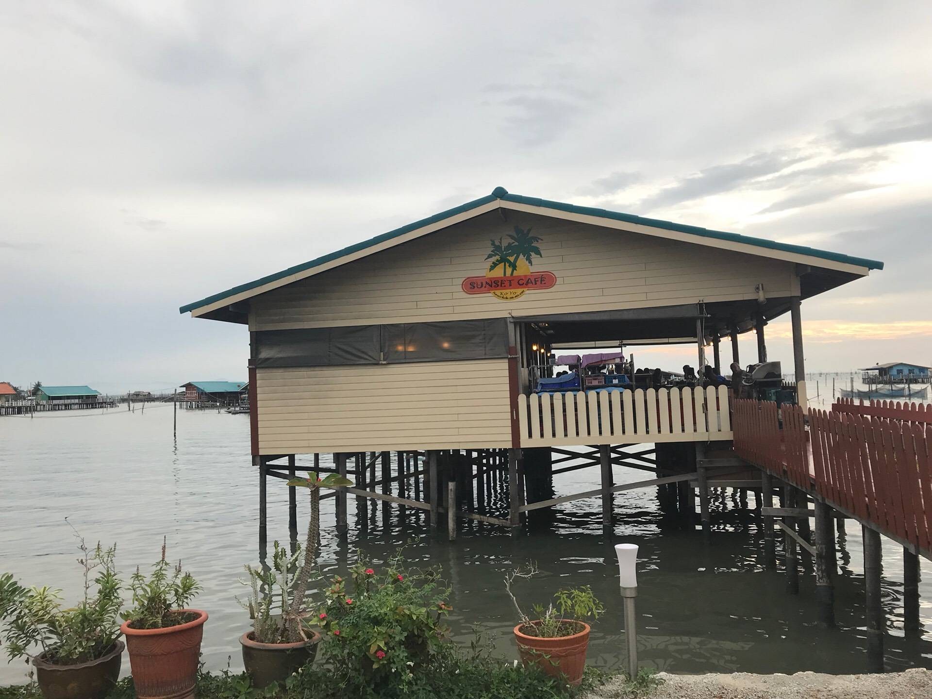 รีวิว Sunset Cafe - วิวดี พิซซ่าใช้ได้