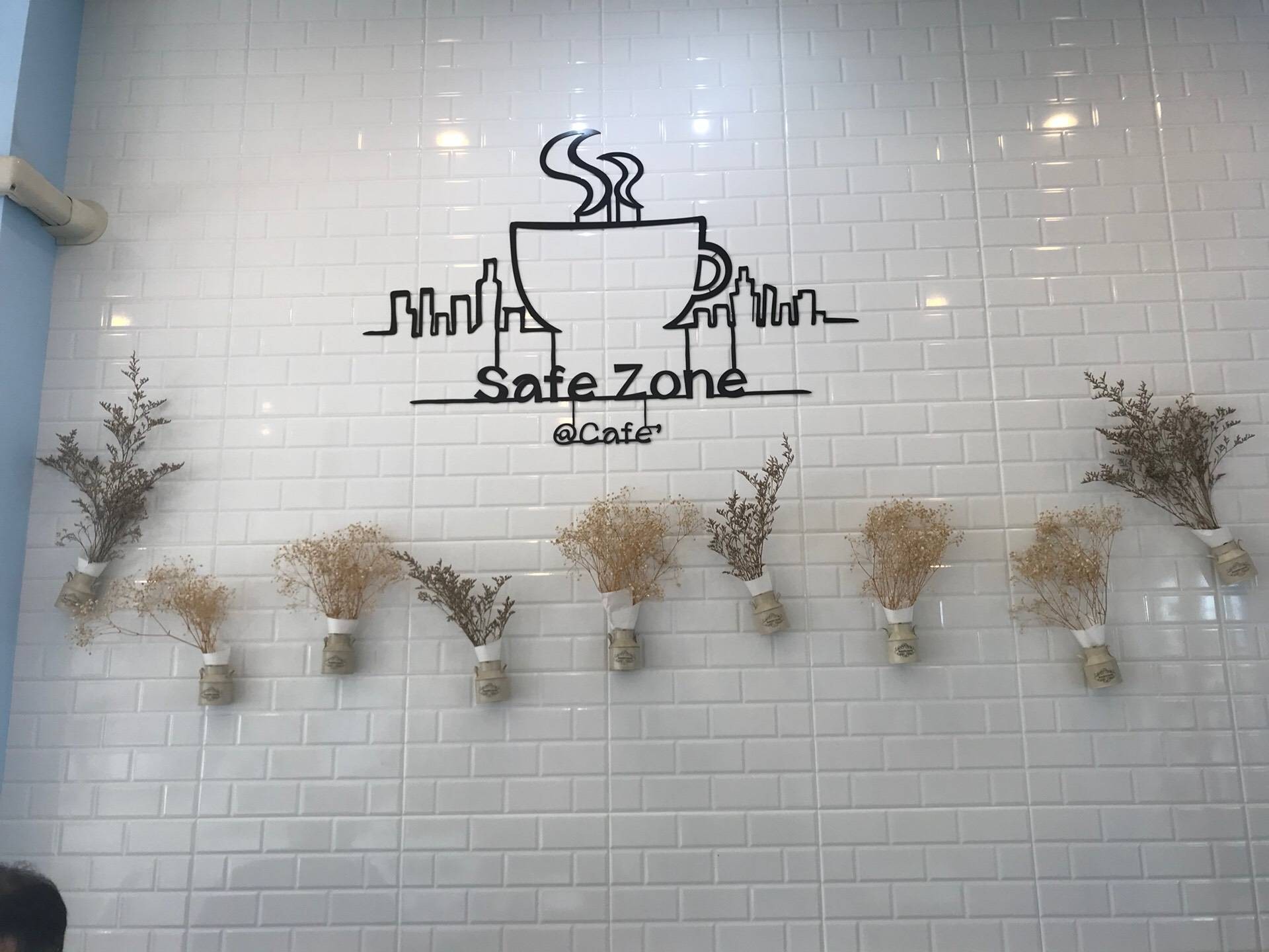 รีวิว Safe Zone Cafe’ - ขนม เบเกอรี่ เครื่องดื่มอร่อย - Wongnai