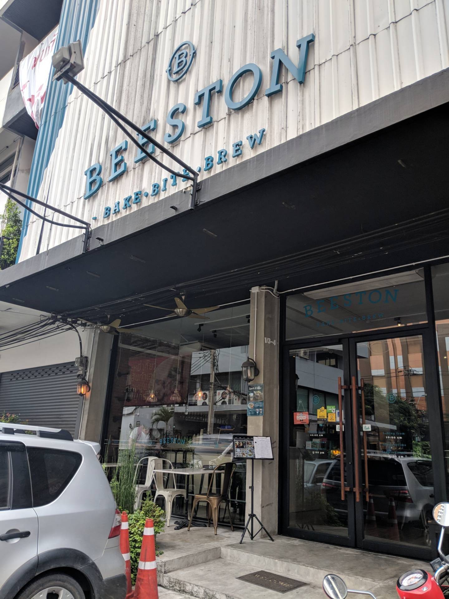 รีวิว Beeston Cafe - ครบวงจร ชา กาแฟ อาหารคาว อาหารหวาน