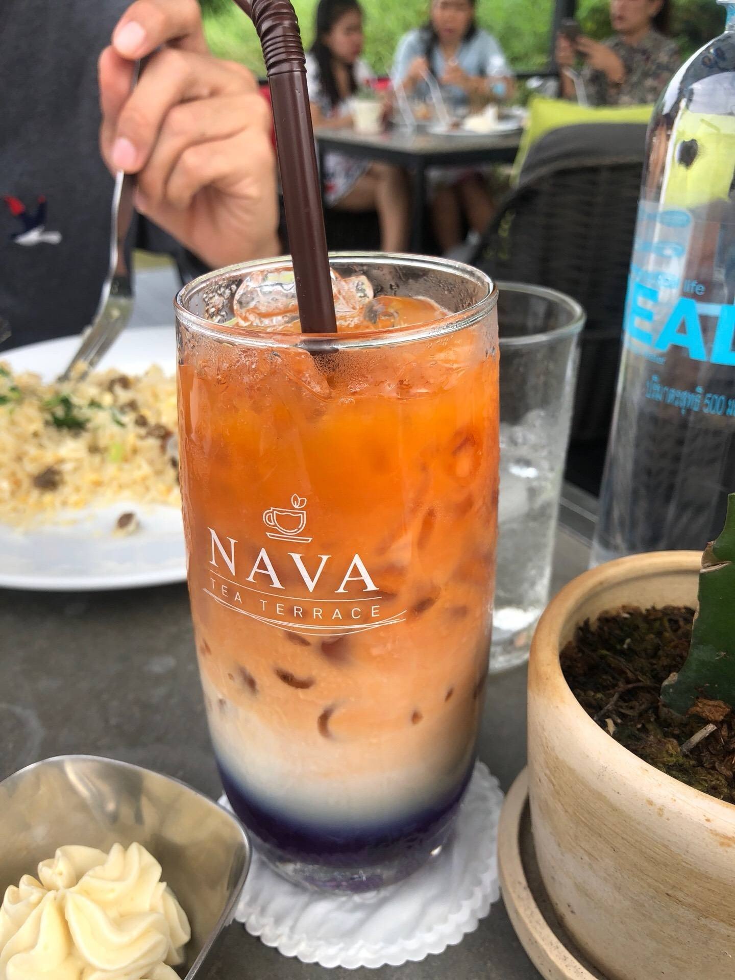 รีวิว NAVA Tea Terrace - ร้านน่านั่ง ริมน้ำ คนเยอะมาก