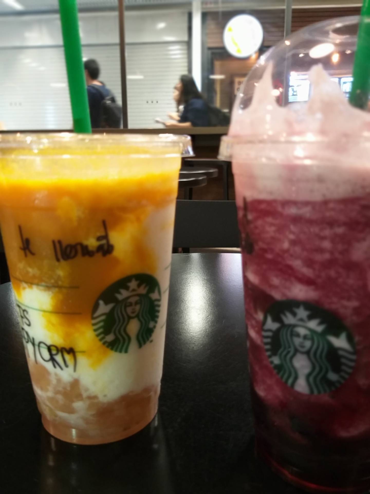รีวิว Starbucks MRT Sukhumvit (Exit3) - Frappuccino ผลไม้ กับ Ruby Red ...
