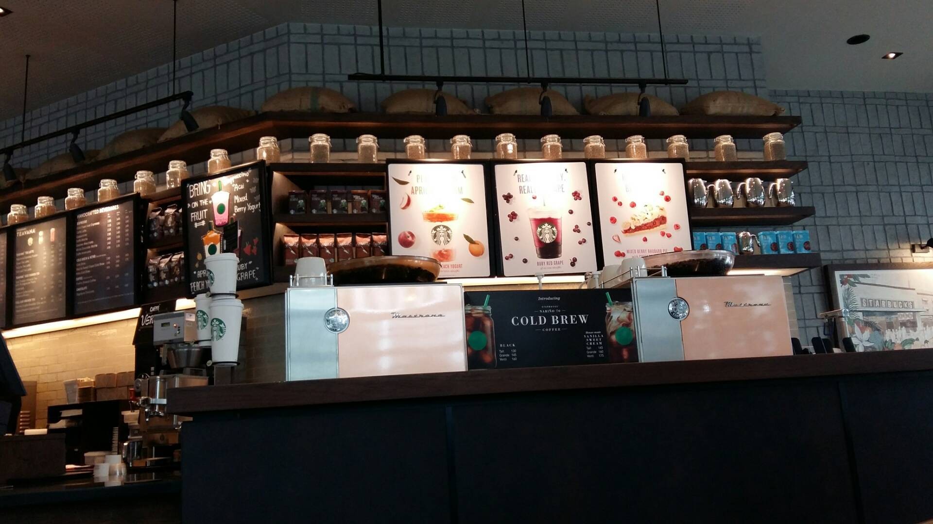 รีวิว Starbucks เดอะมอลล์ นครราชสีมา - น้ำองุ่นแดง ruby red grape