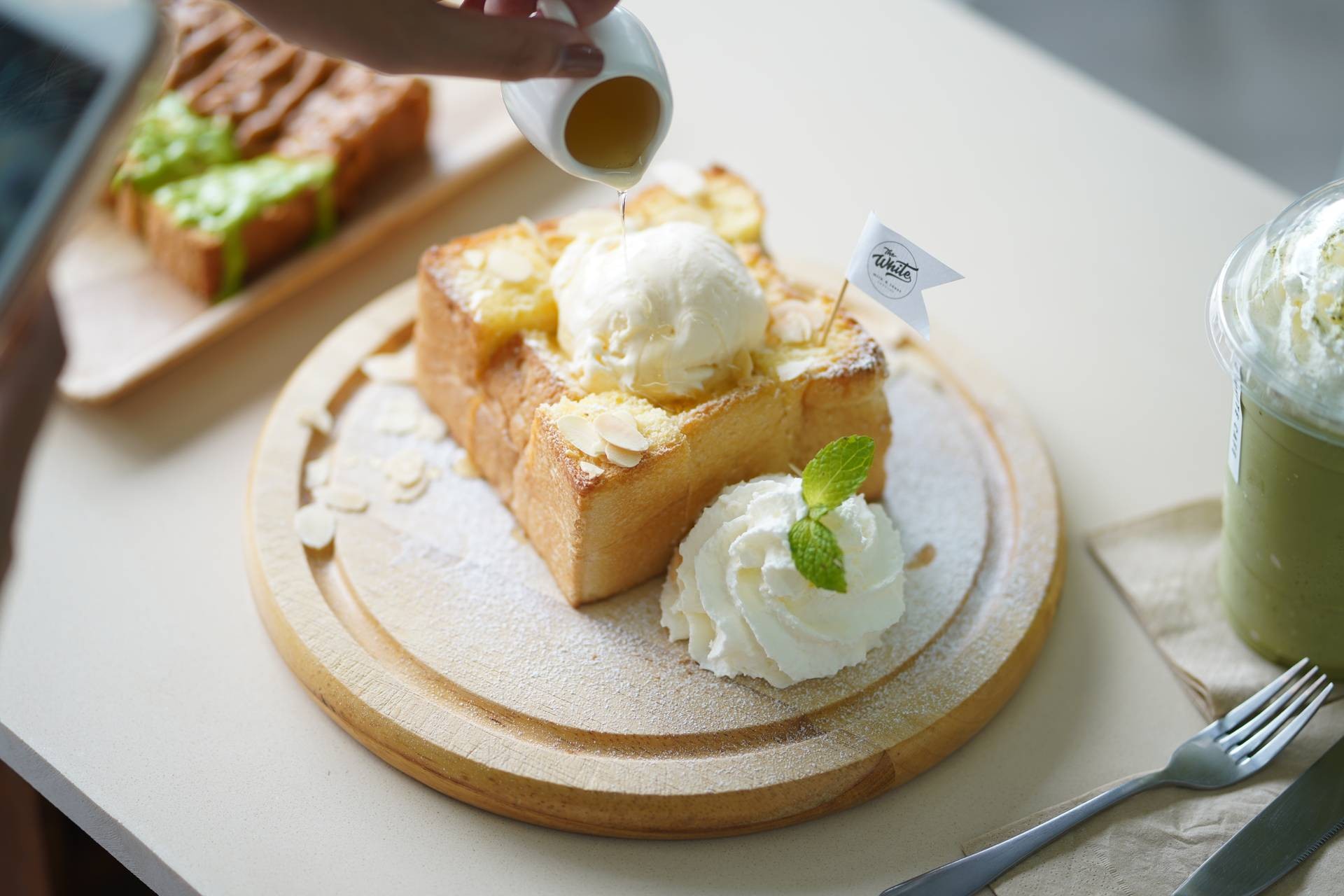 รีวิว The White Cafe Milk&Toast - ร้านบรรยากาศให้ความรู้สึกสบายๆ อาหาร ...