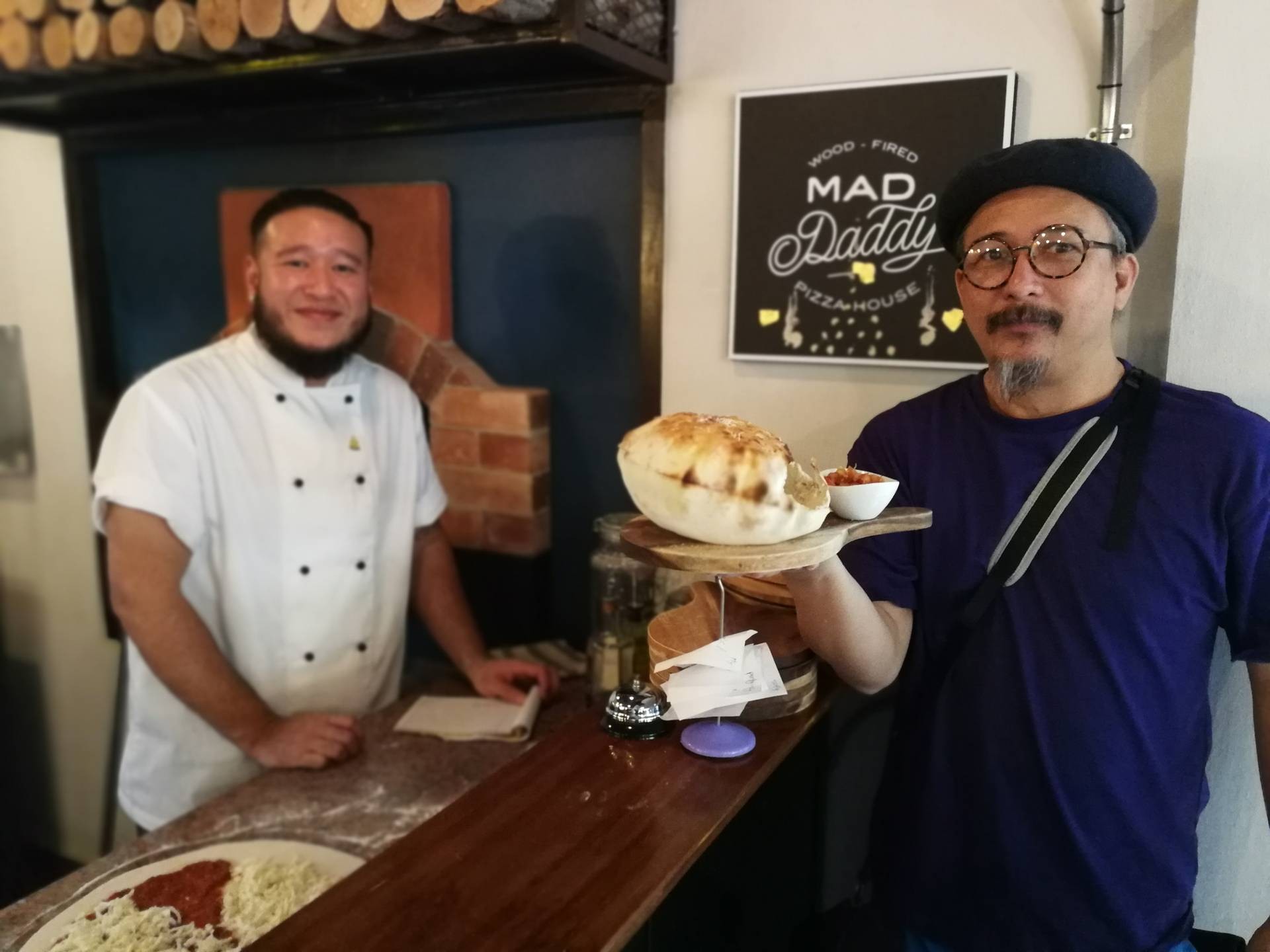 รีวิว MAD DADDY PIZZA HOUSE ประชาชื่น Prachachuen - พิซซ่าเตาถ่าน ...