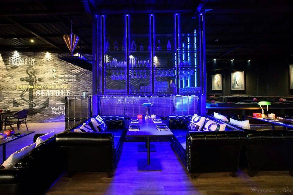 รีวิว Sea True Pub&Restaurant - ตัวร้านจะออกแนว industrial ผสมกับความ ...